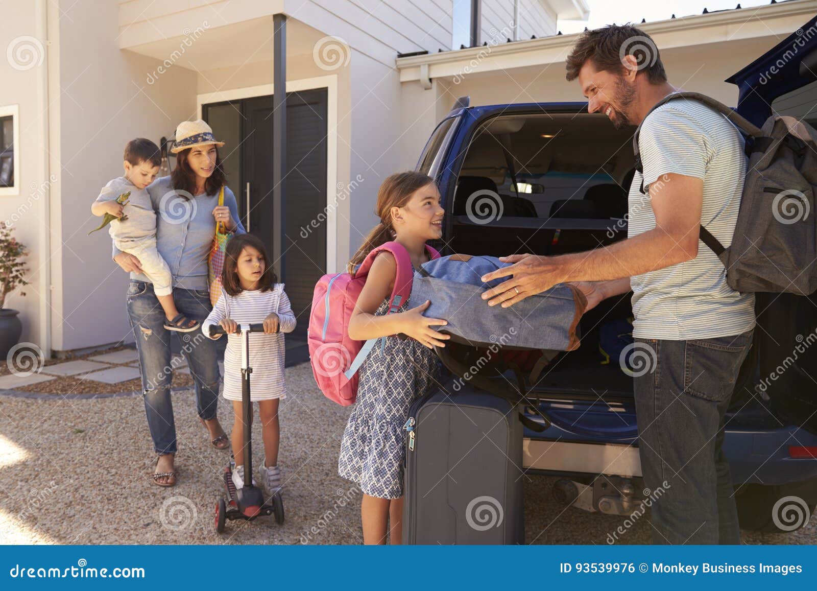 Family Packing Car Ready for Summer Vacation Stock Photo - Image of ...