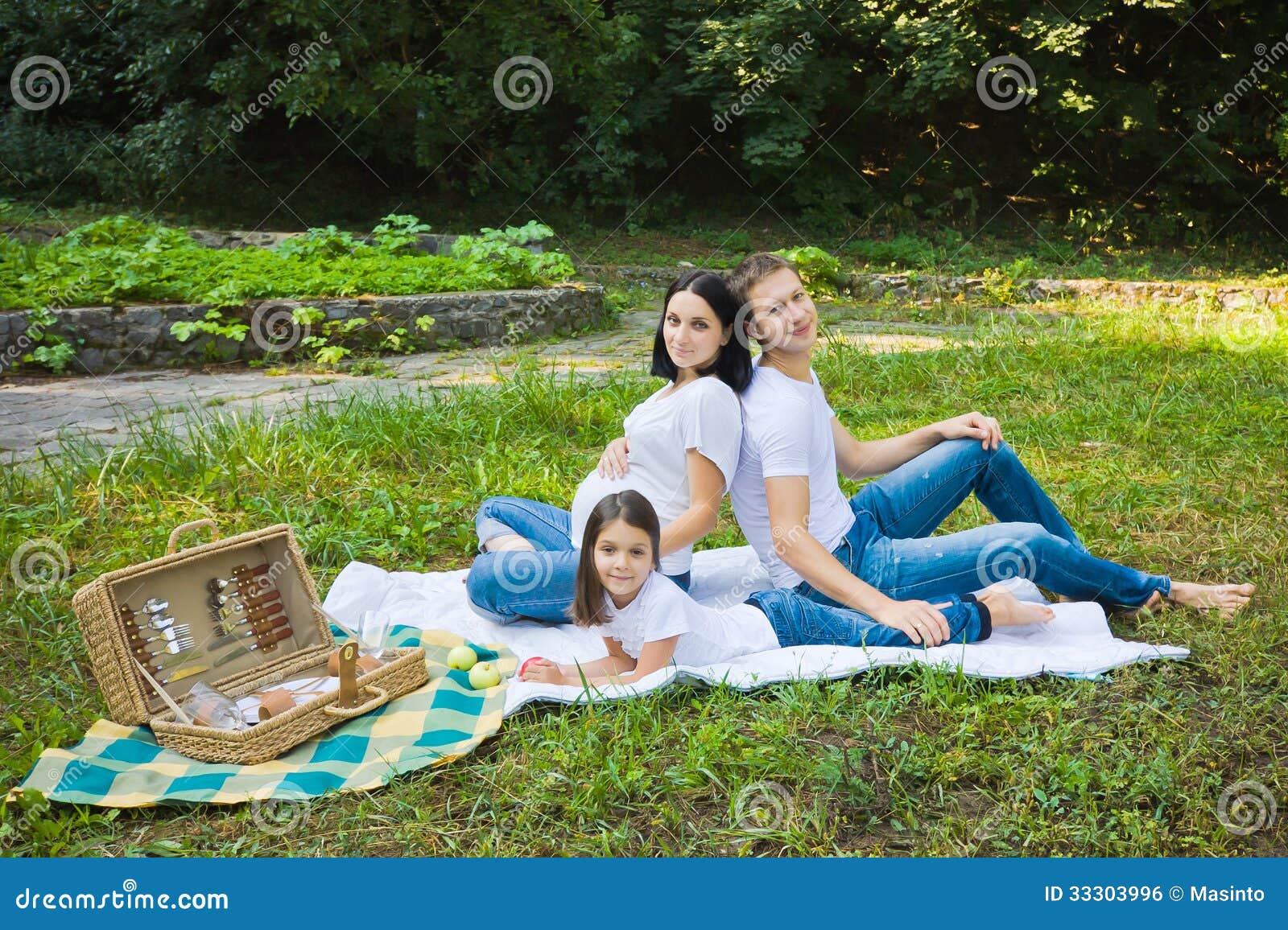 Family picnic in a park stock photo. Image of nature - 33303996