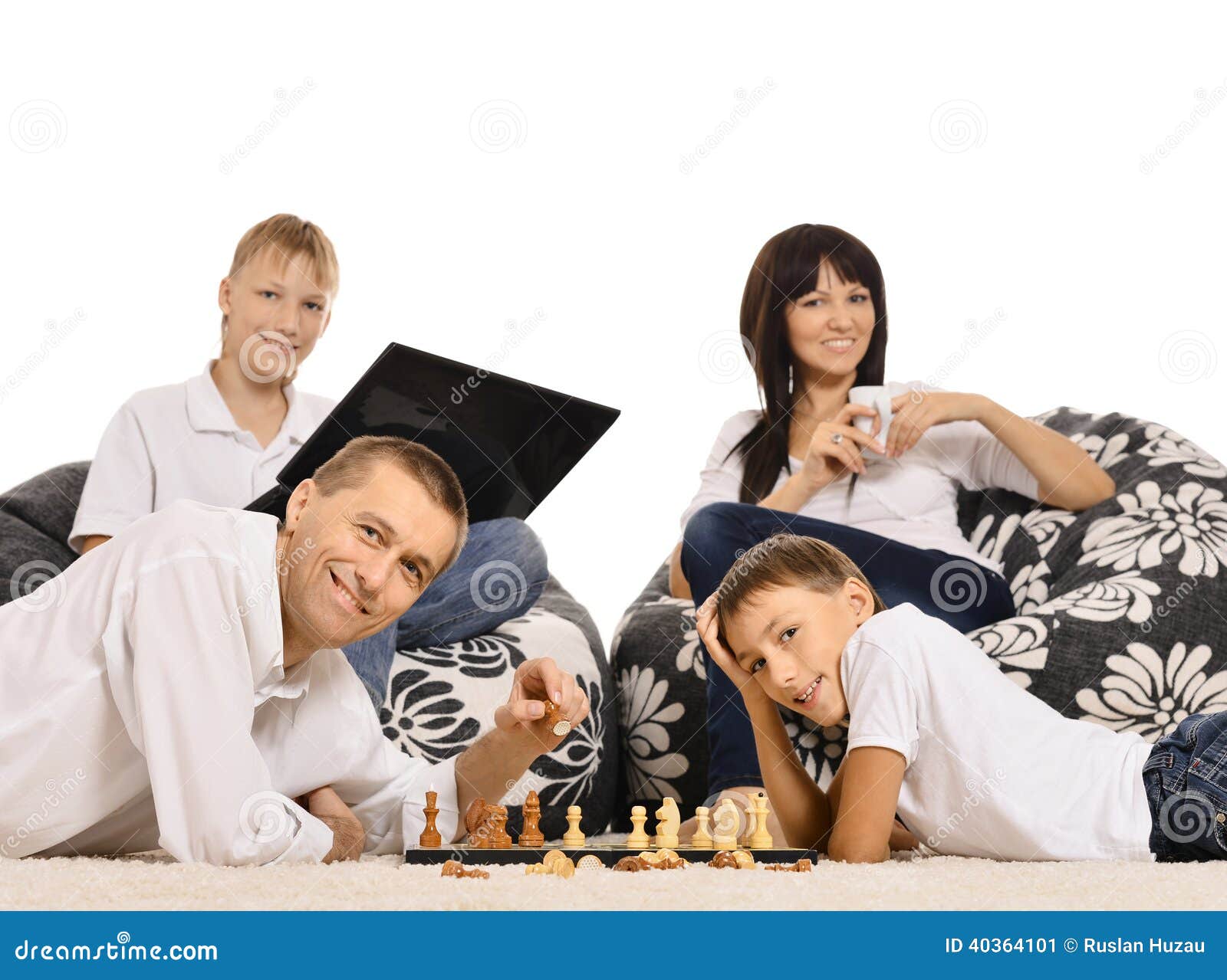 Family playing chess stock image. Image of caucasian - 40364101