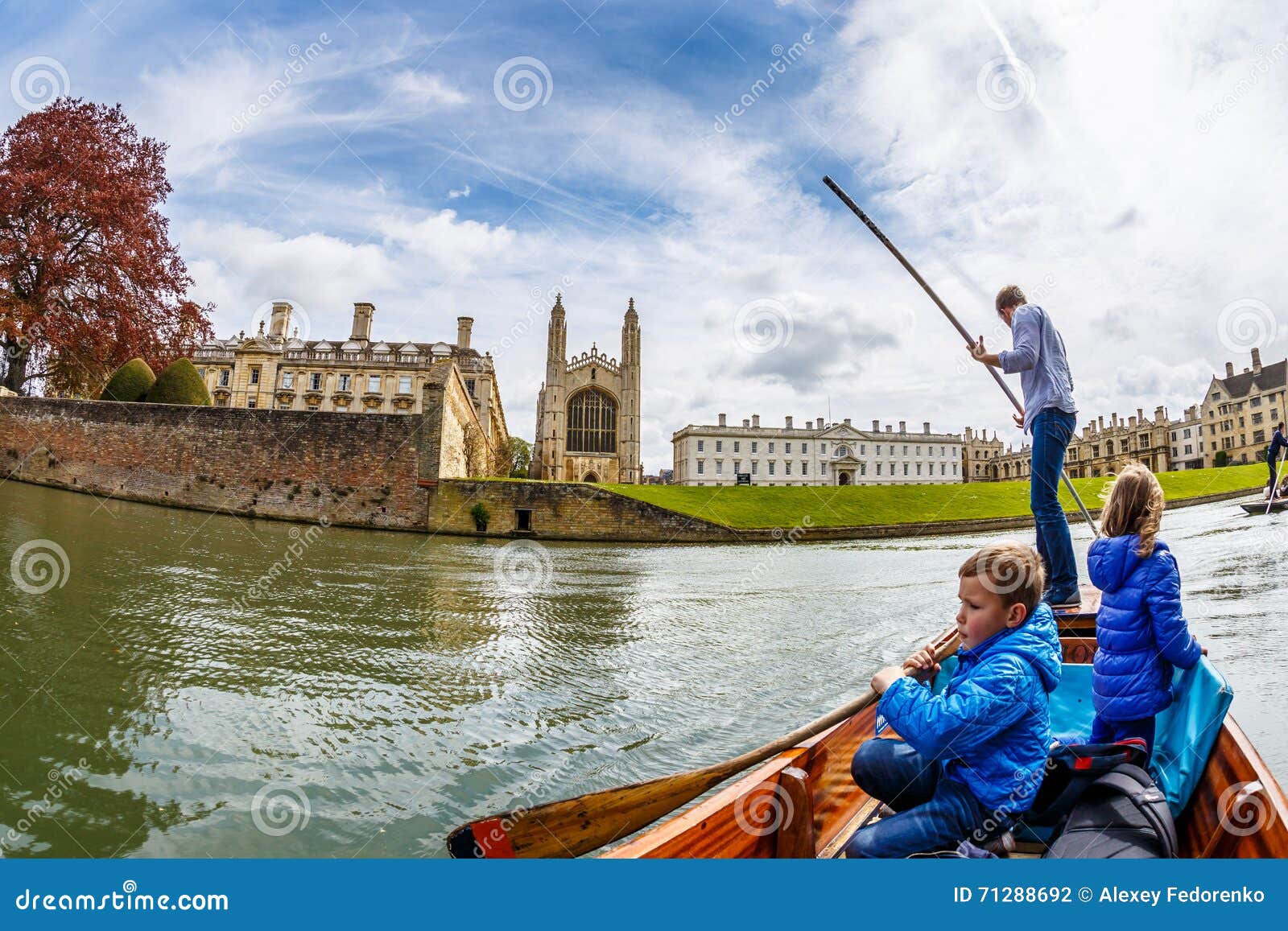 Family Punting in Cambridge Stock Photo - Image of punt, england: 71288692