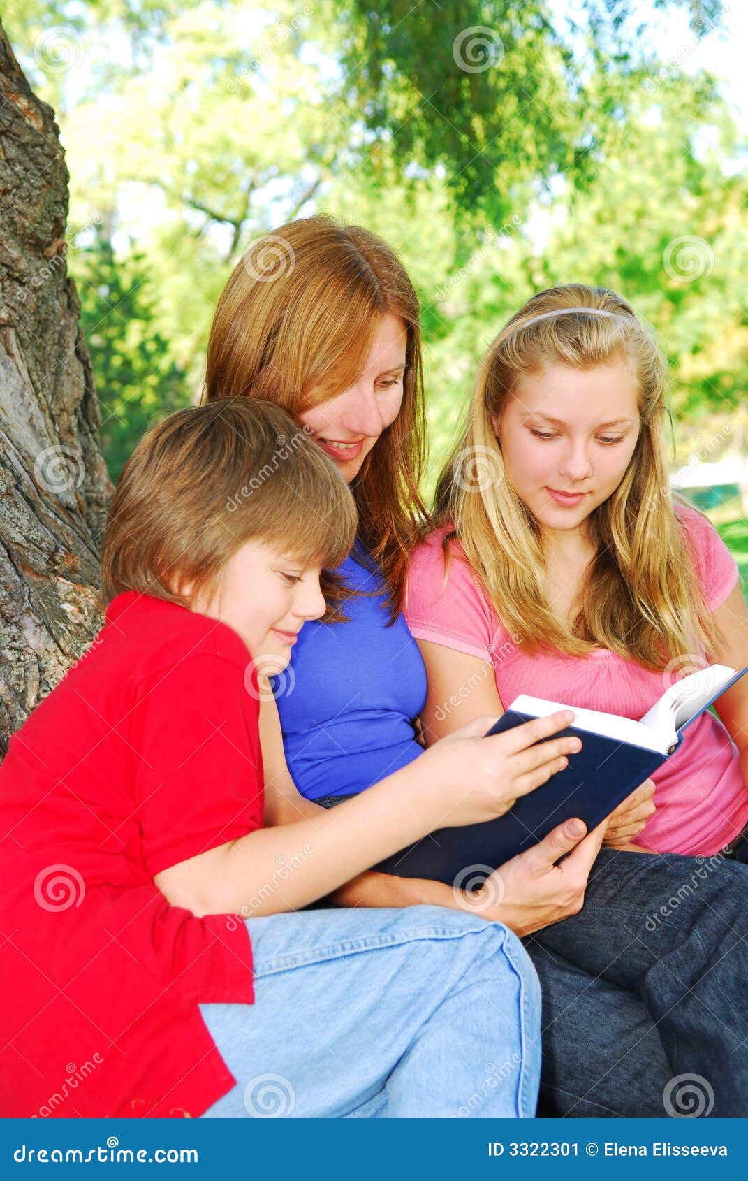 Family reading a book stock image. Image of happy, portrait - 3322301