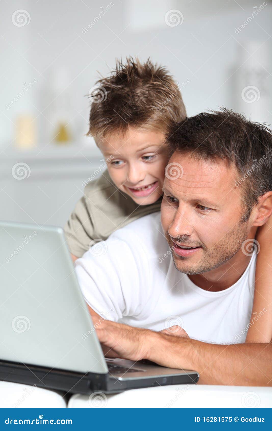 Family and technology stock image. Image of indoors, daddy - 16281575