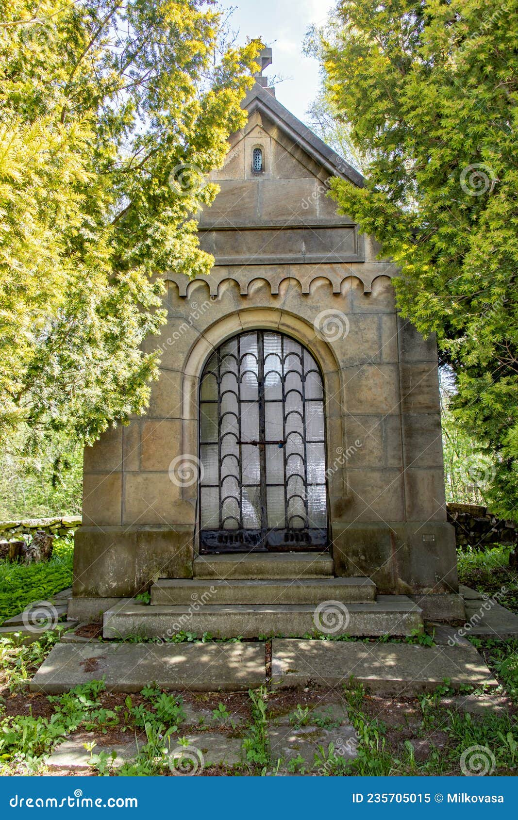 Family Tomb in the Cemetery Stock Image - Image of memory, family ...