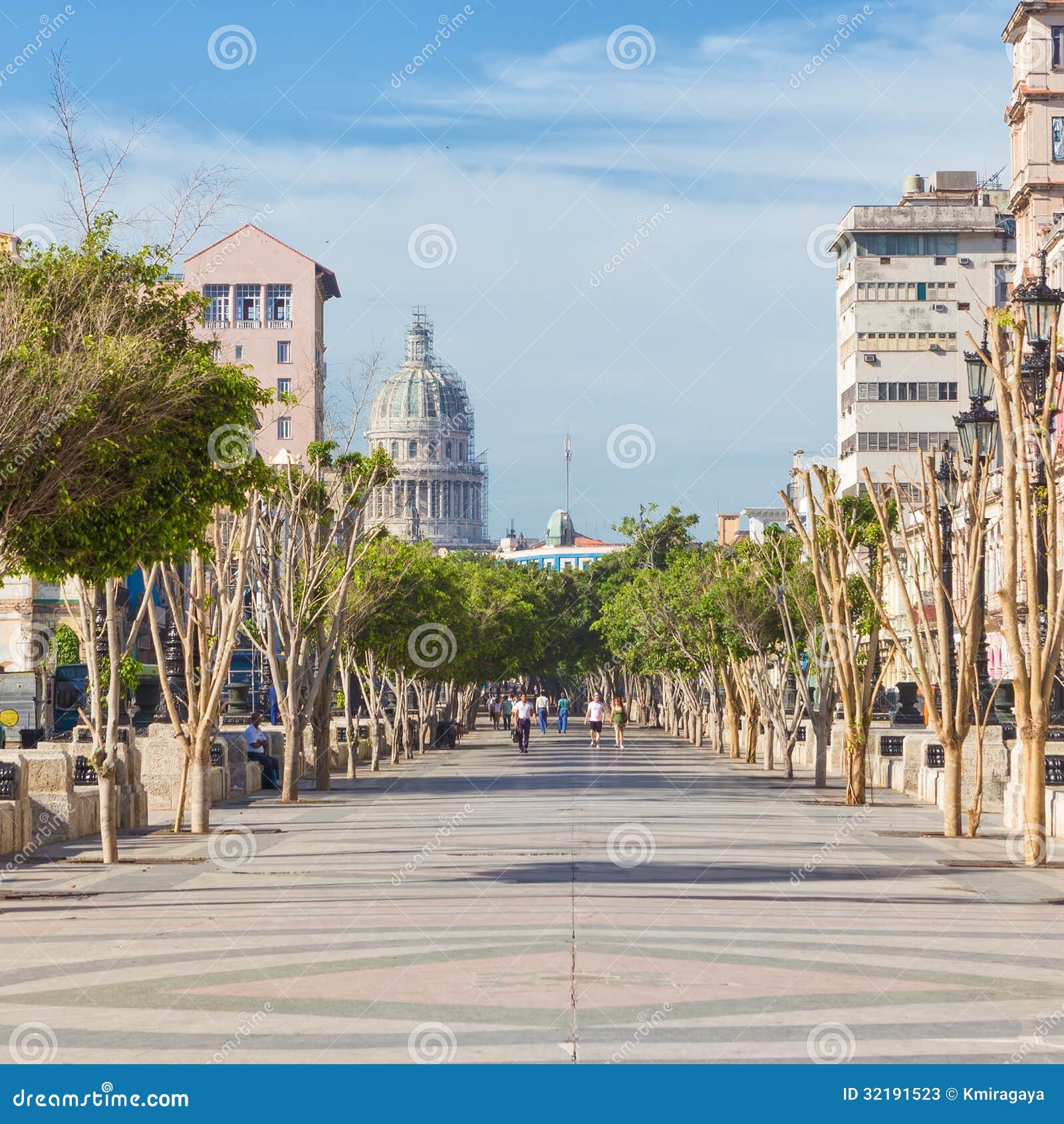 The Famous Boulevard of El Prado in Havana Editorial Stock Photo ...
