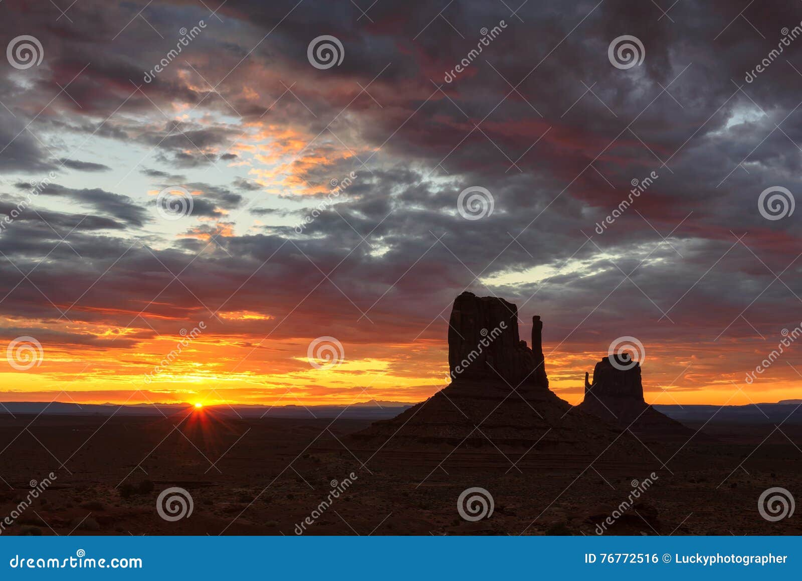 The Famous Buttes of Monument Valley, Utah Stock Photo - Image of ...