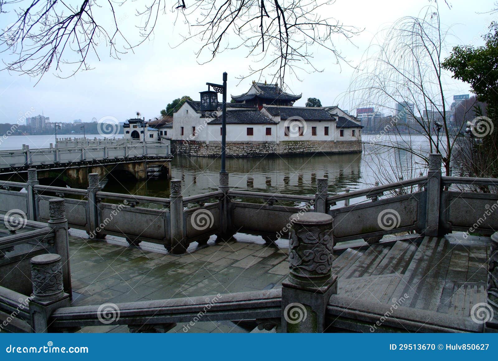 Famous Chinese Architecture Editorial Image - Image of attendant, gate ...