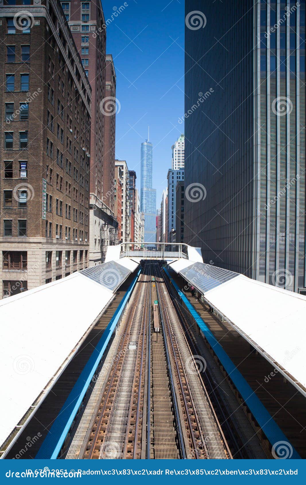 Famous Elevated Overhead Commuter Train in Chicago. Stock Image - Image ...