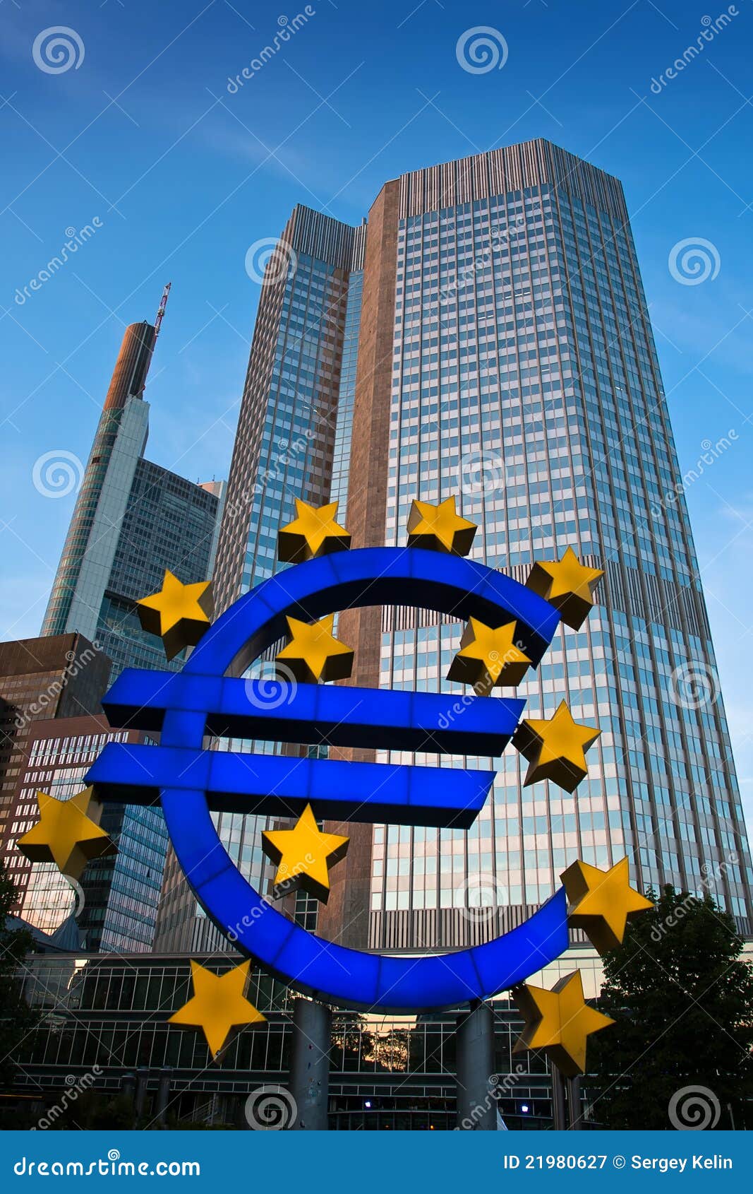 Famous Euro Sign in Frankfurt Editorial Photography - Image of building ...
