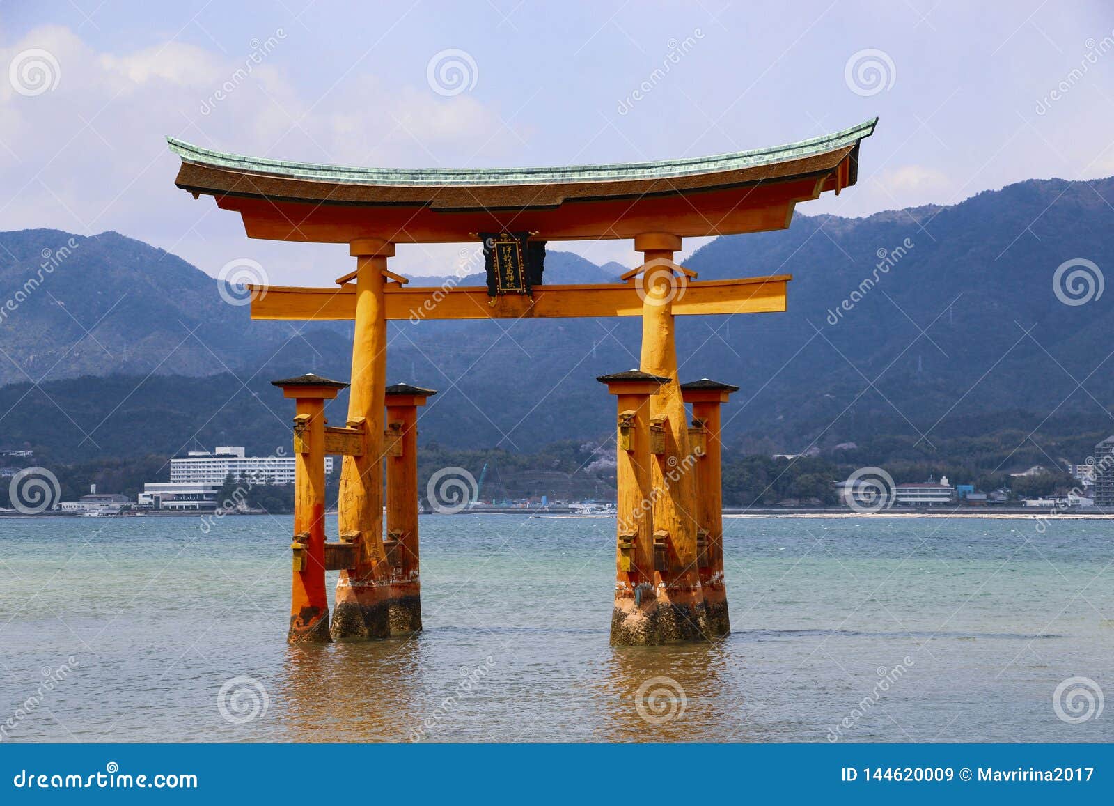 The Famous Floating Torii Gate O-Torii On Miyajima Island, Japan Stock ...