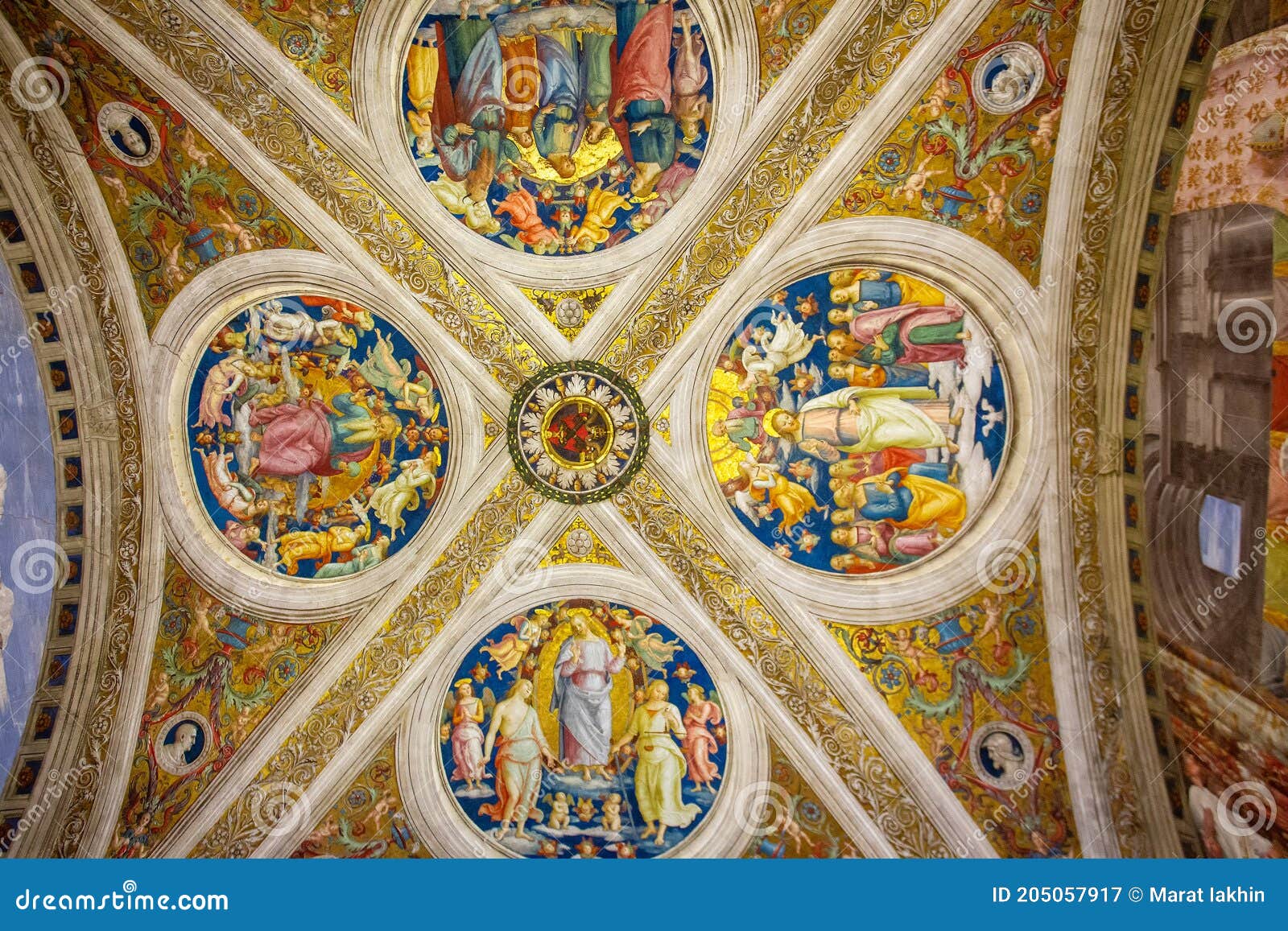 The Famous Michelangelo Paintings On The Ceiling Of The Sistine Chapel ...