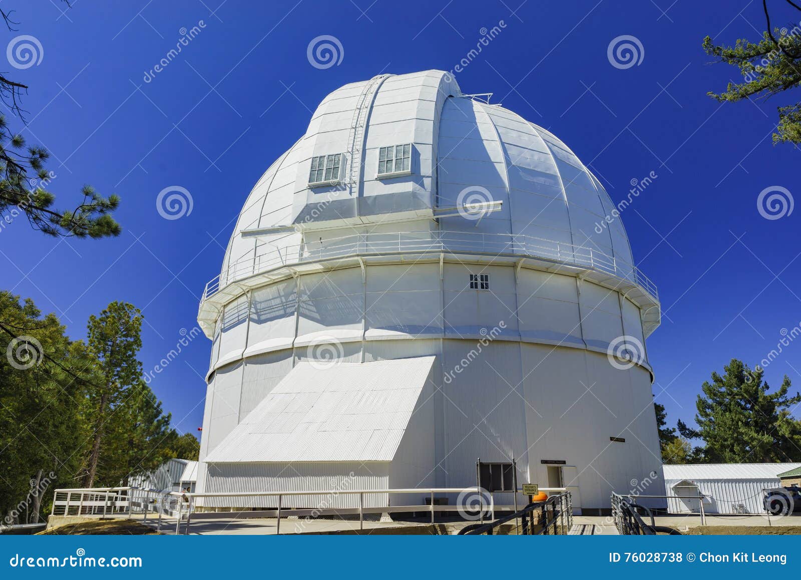 The Famous Mount Wilson Observatory Stock Photo - Image of states ...