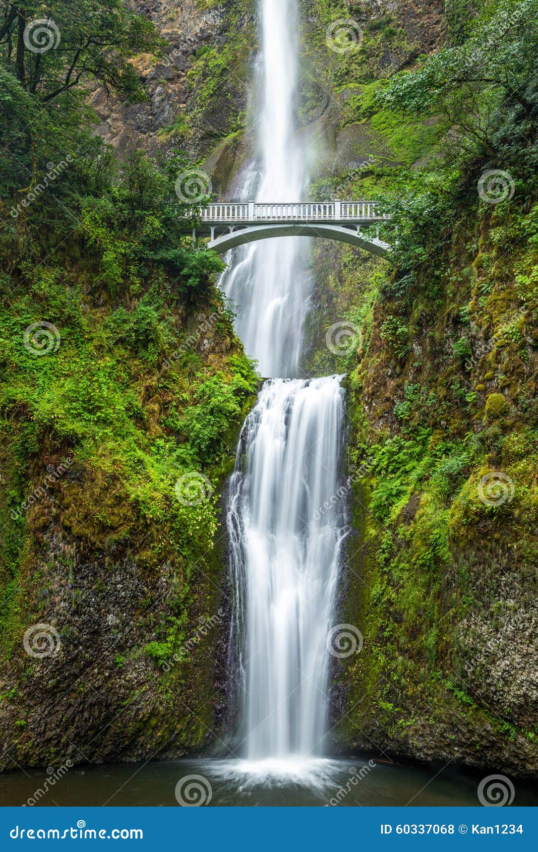 Famous Multnomah Falls in Columbia River Gorge, Oregon Stock Photo ...