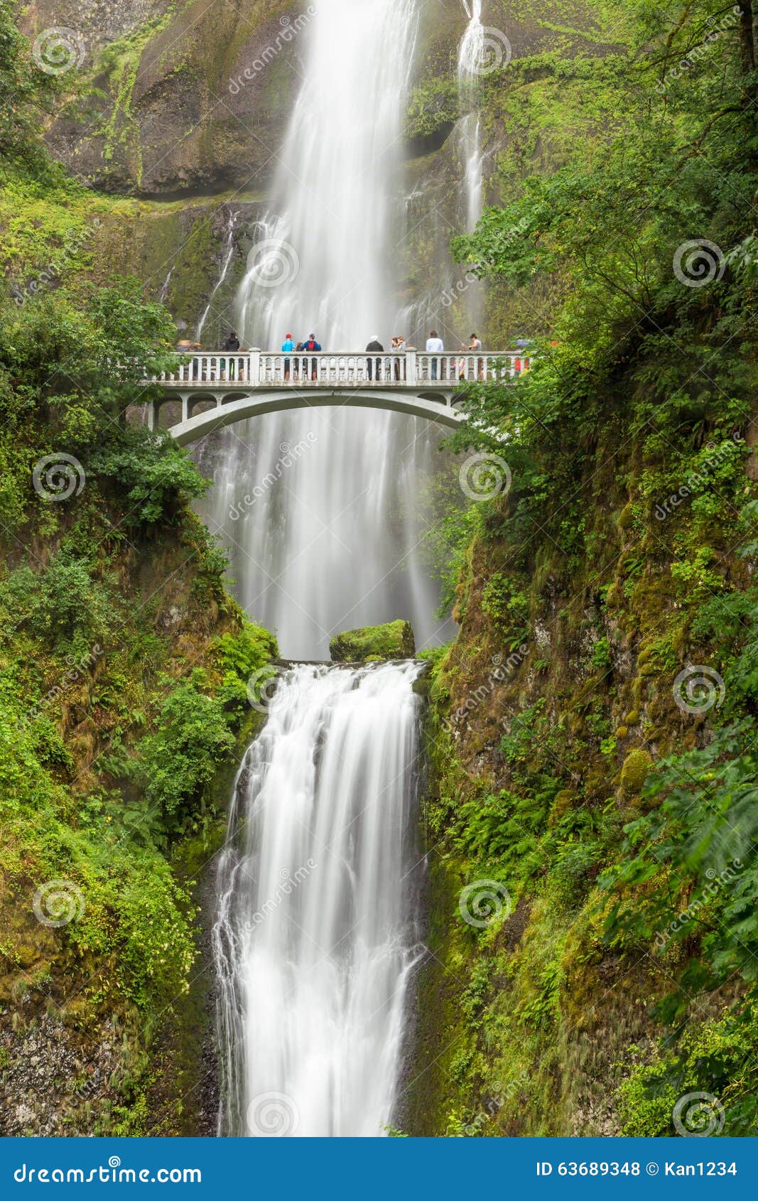 Famous Multnomah Falls in Columbia River Gorge, Oregon Stock Photo ...