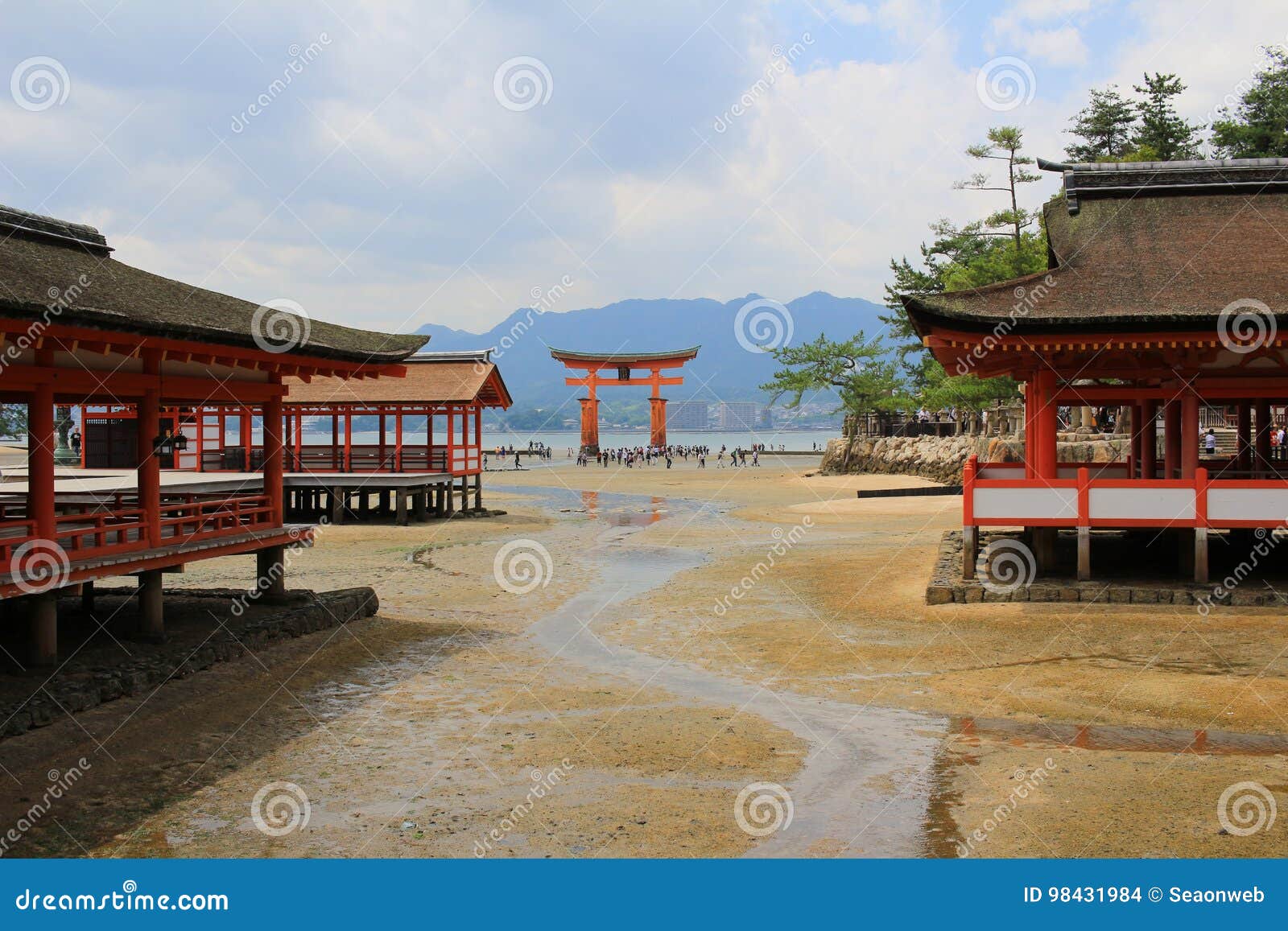 Famous Orange Floating Shinto Gate Editorial Stock Image - Image of ...