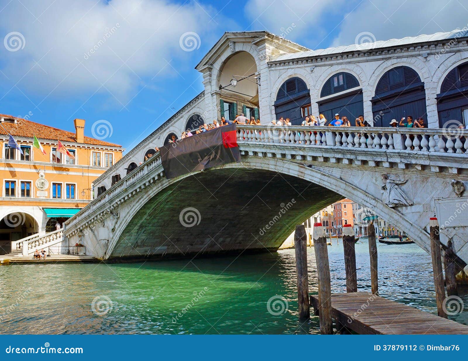 Famous Rialto Bridge in Venice, Italy Editorial Photography - Image of ...
