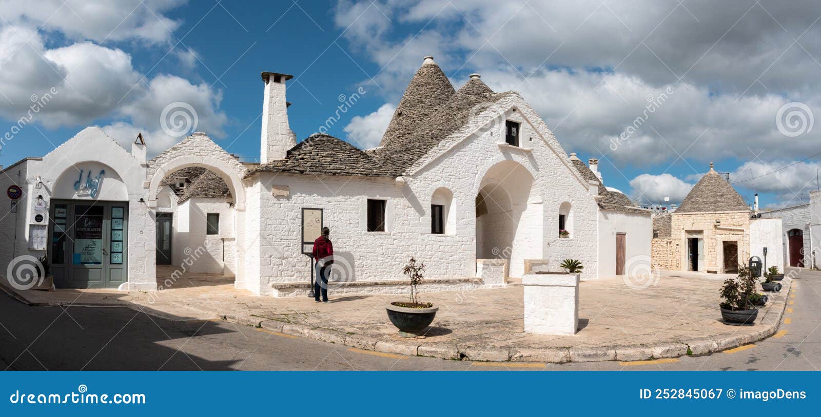 Famous Trullo Sovrano in Alberobello, Italy Editorial Photography ...