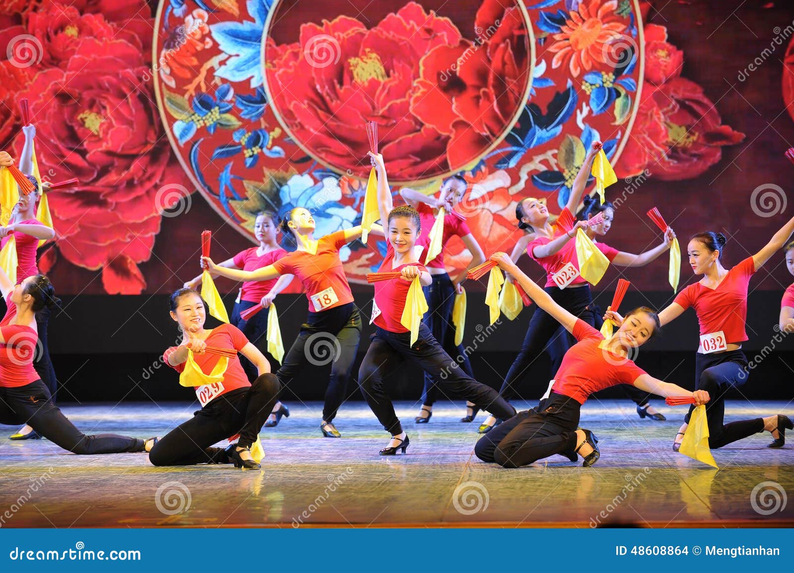 The Fan Dance Basic Training-the National Dance Training Editorial ...