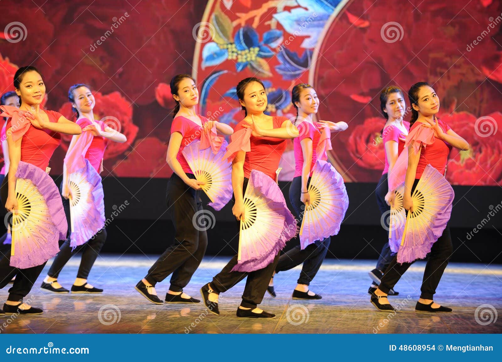 The Fan Dance Basic Training-the National Dance Training Editorial ...