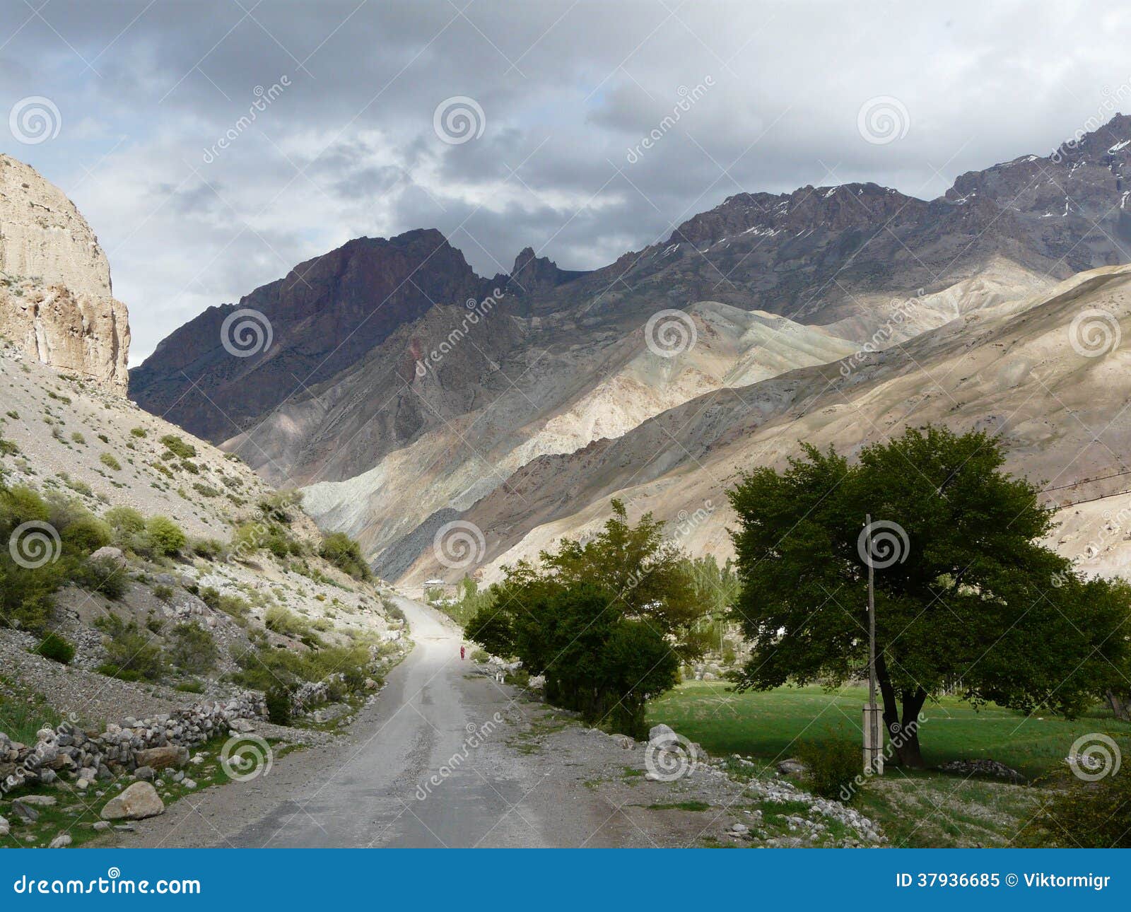 Fan mountains stock image. Image of mountains, road, peaks - 37936685