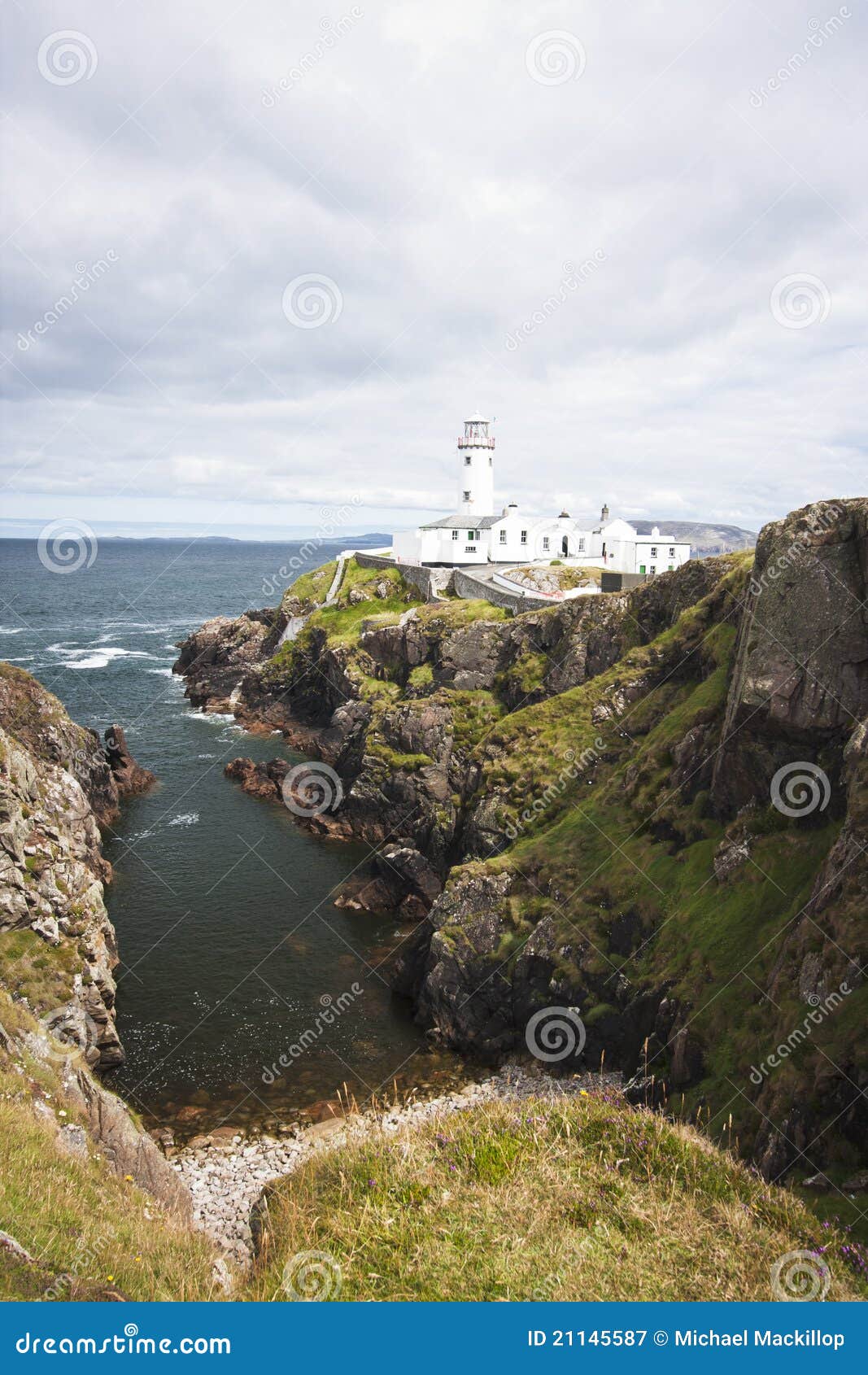 Fanad Head Lighthouse stock image. Image of summer, ocean - 21145587
