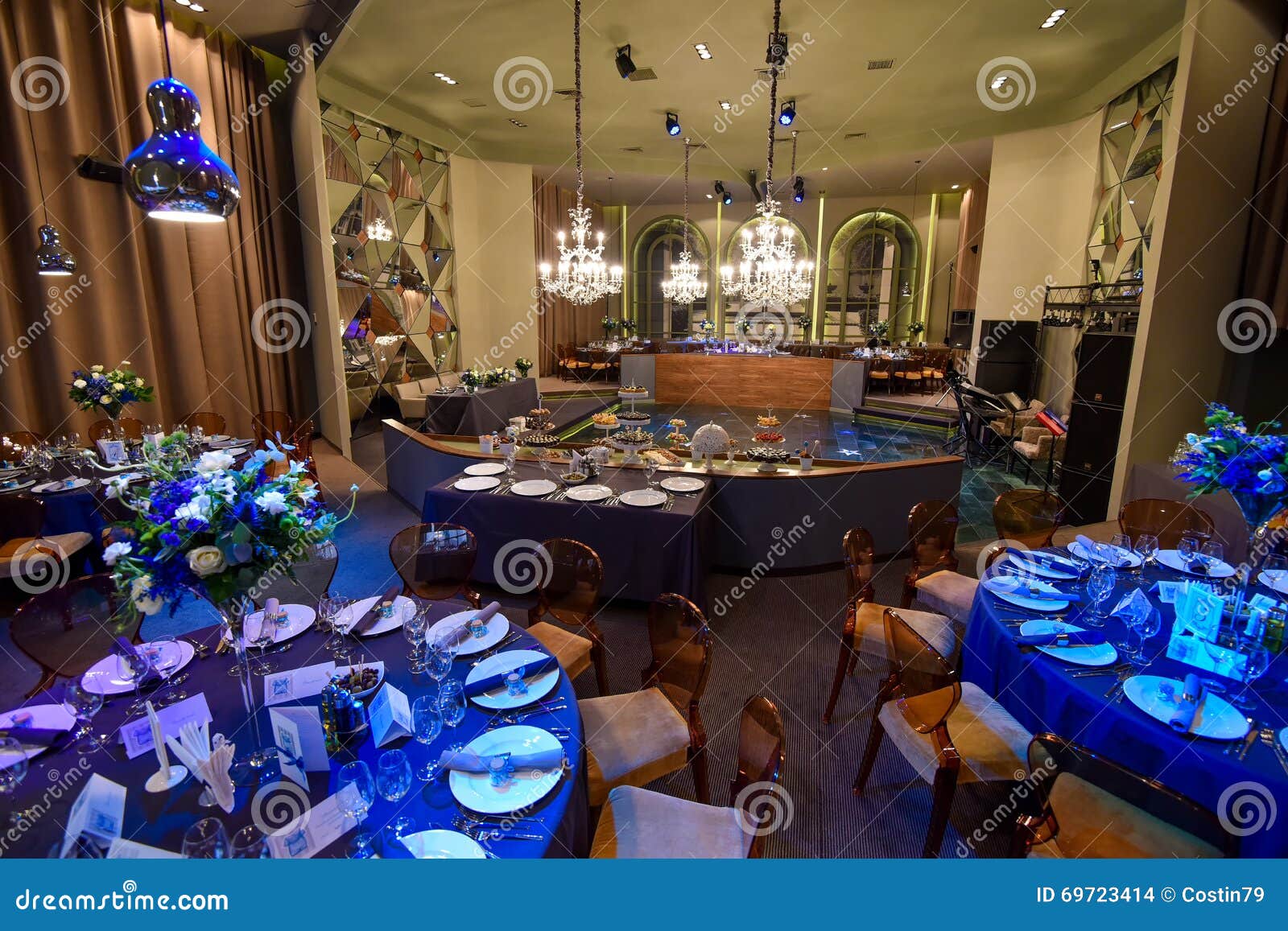 Fancy interior restaurant editorial stock image. Image of fancy - 69723414