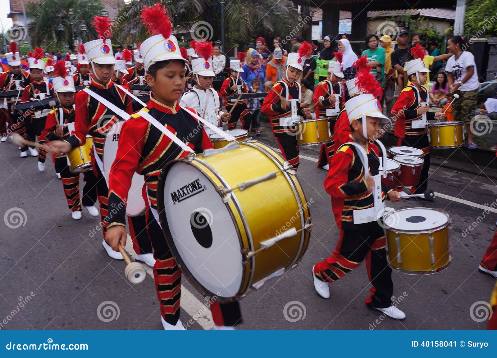 Fanfara fotografia editoriale. Immagine di bambini, suono - 40158041