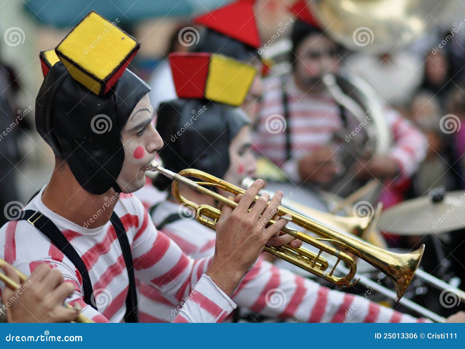 Fanfare photo éditorial. Image du nature, concert, elfe - 25013306