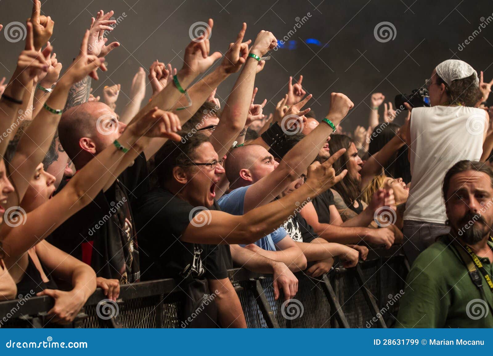 Fans editorial stock image. Image of acoustic, rock, square - 28631799