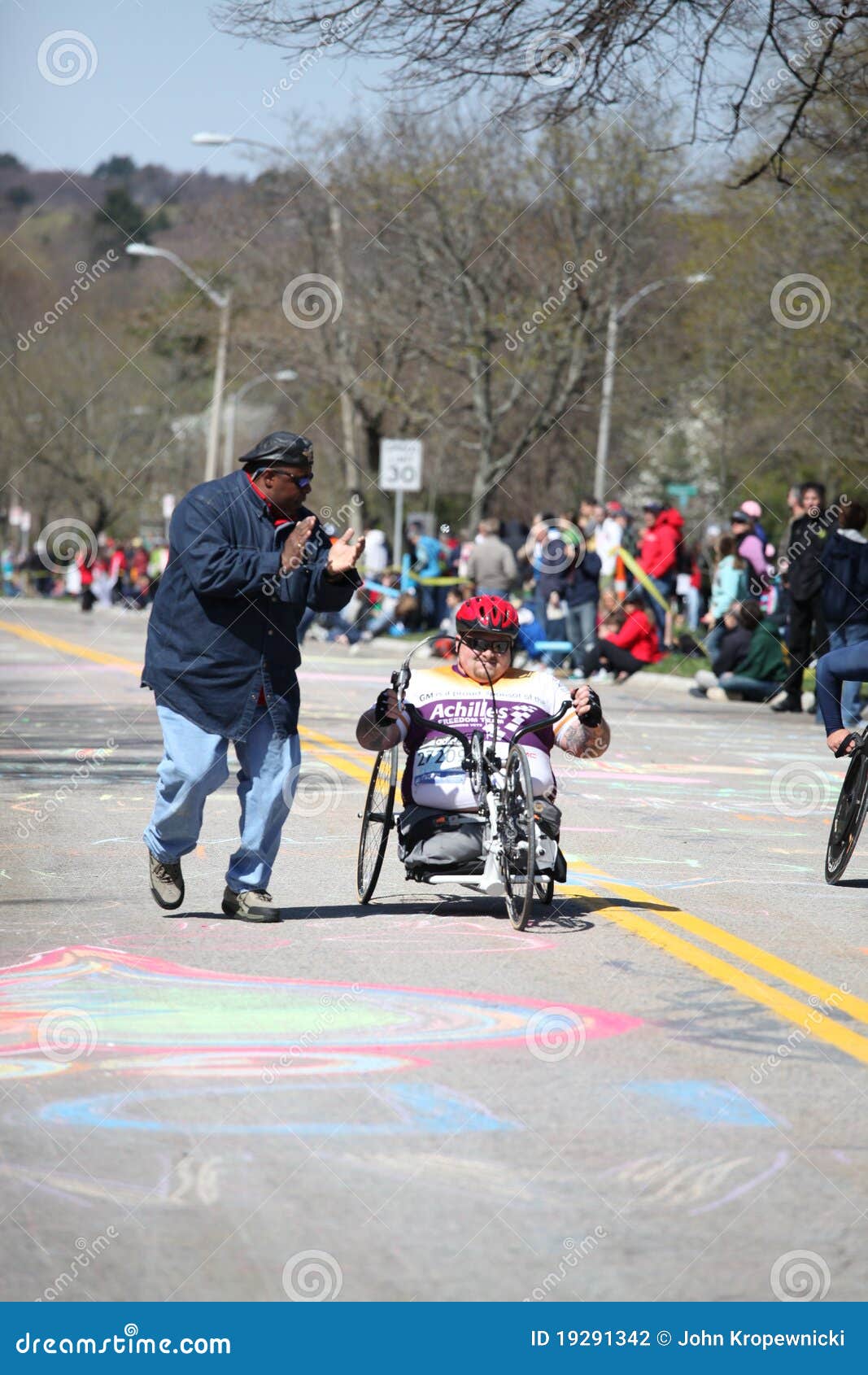 Fans Cheer and Encourage Runners Editorial Photography - Image of hill ...