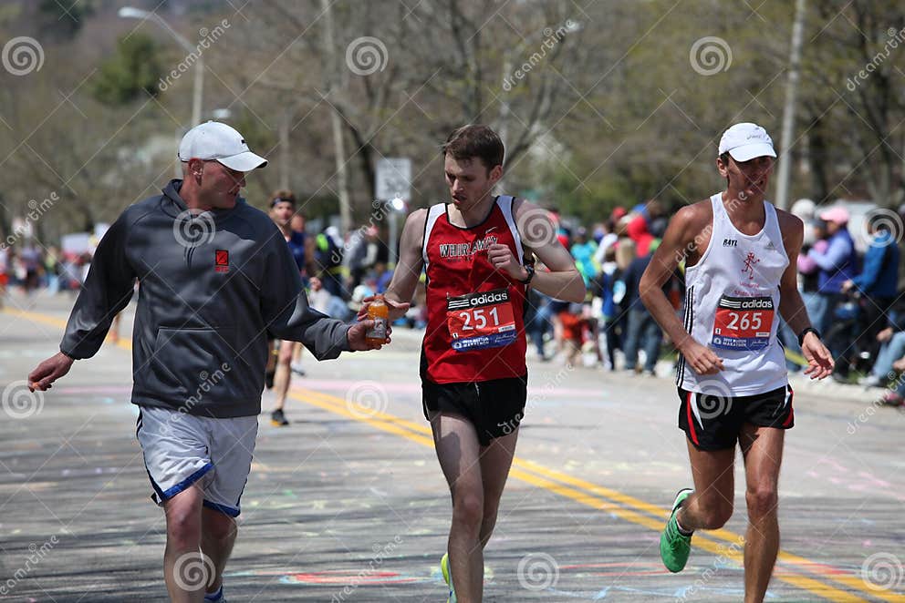 Fans Cheer and Encourage Runners Editorial Image - Image of boston ...