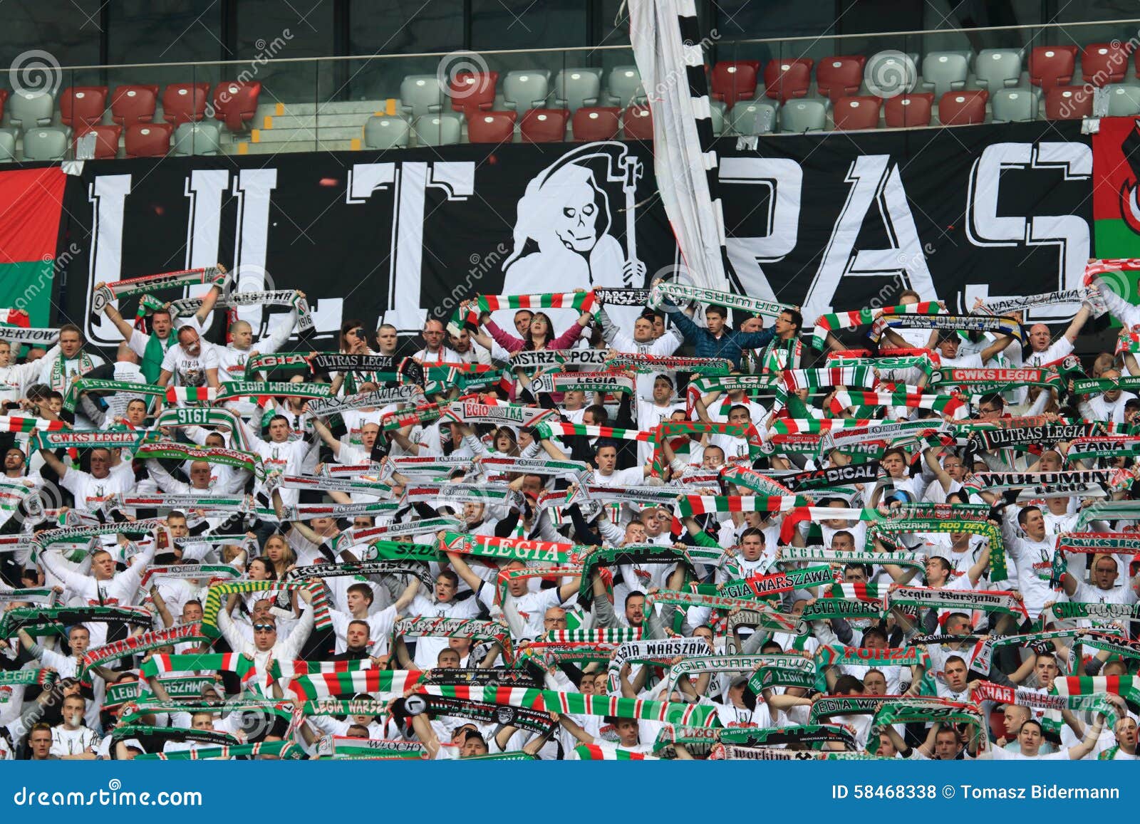 Fans de Legia Varsovia foto de archivo editorial. Imagen de ventilador ...