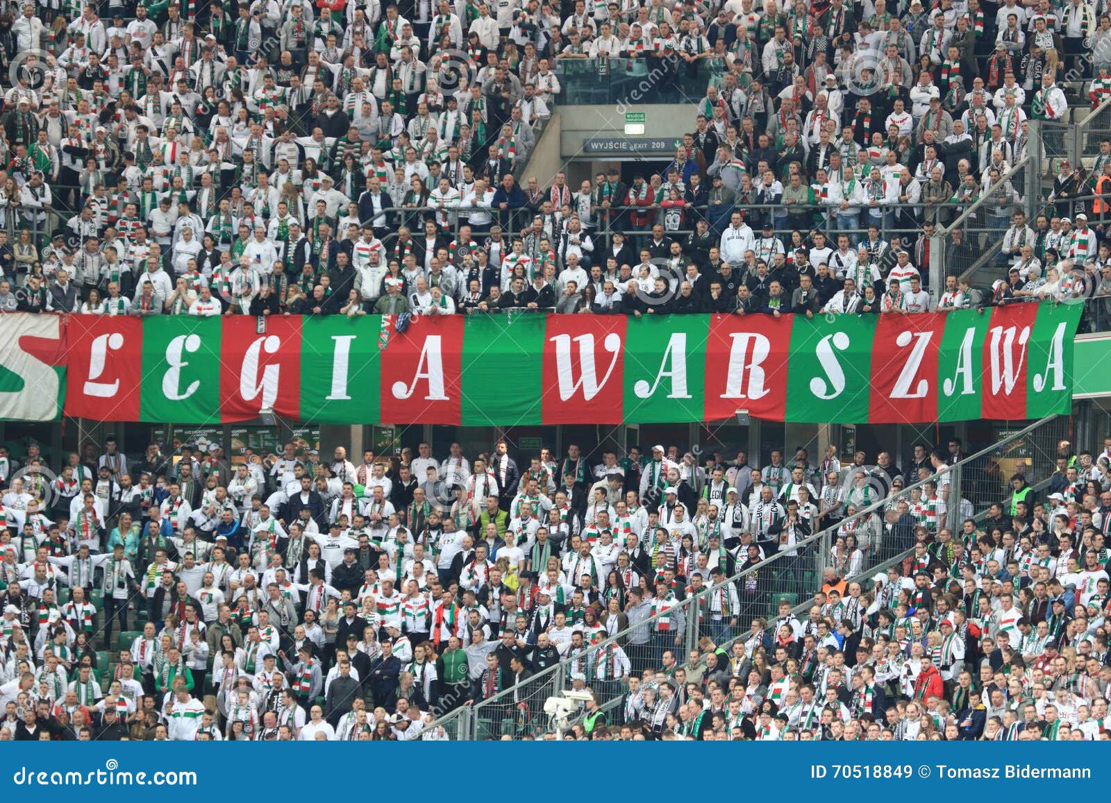 Fans de Legia Varsovia imagen de archivo editorial. Imagen de arena ...