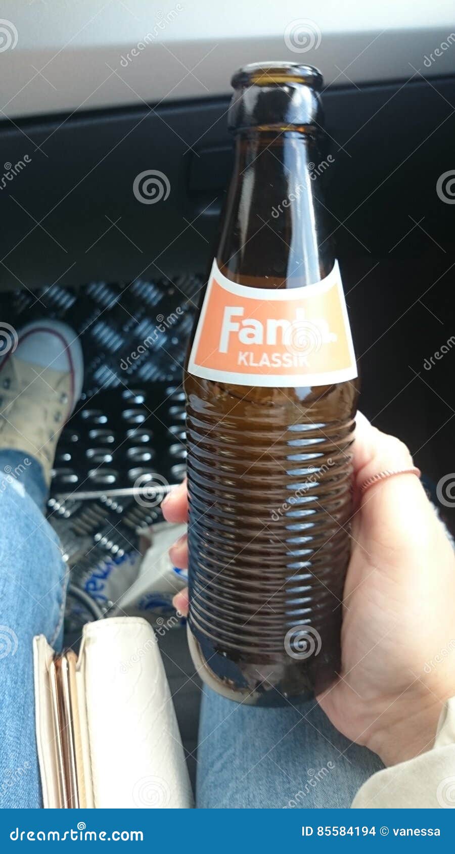 Fanta classic editorial stock image. Image of fanta, drink - 85584194