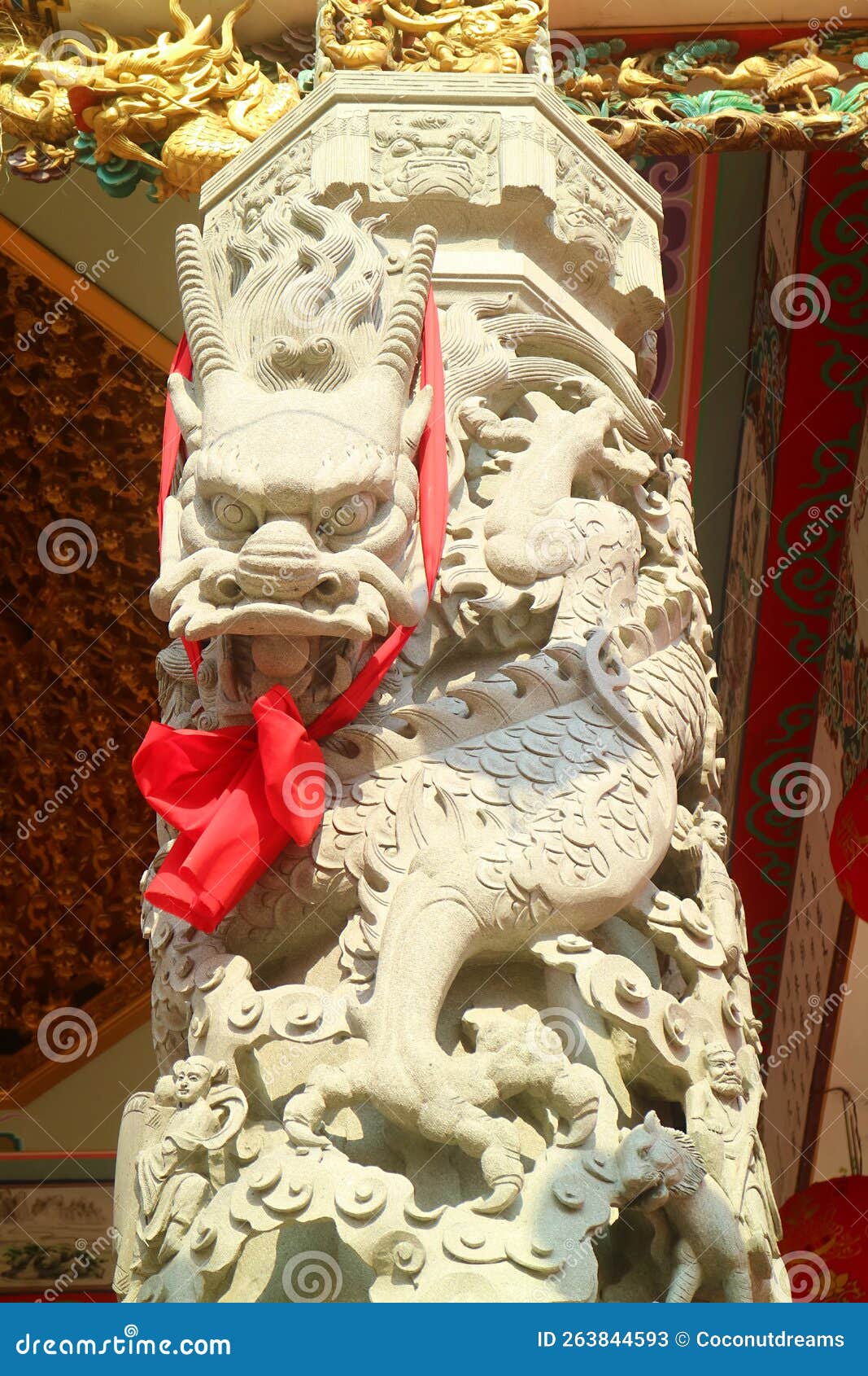 Fantastic Column with Chinese Dragon Stone Carving in Chinese Temple ...