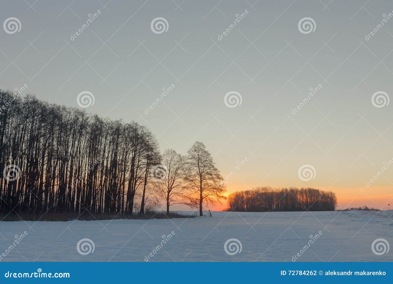Fantastic Evening Landscape in a Colorful Sunlight. Dramatic Wintry ...