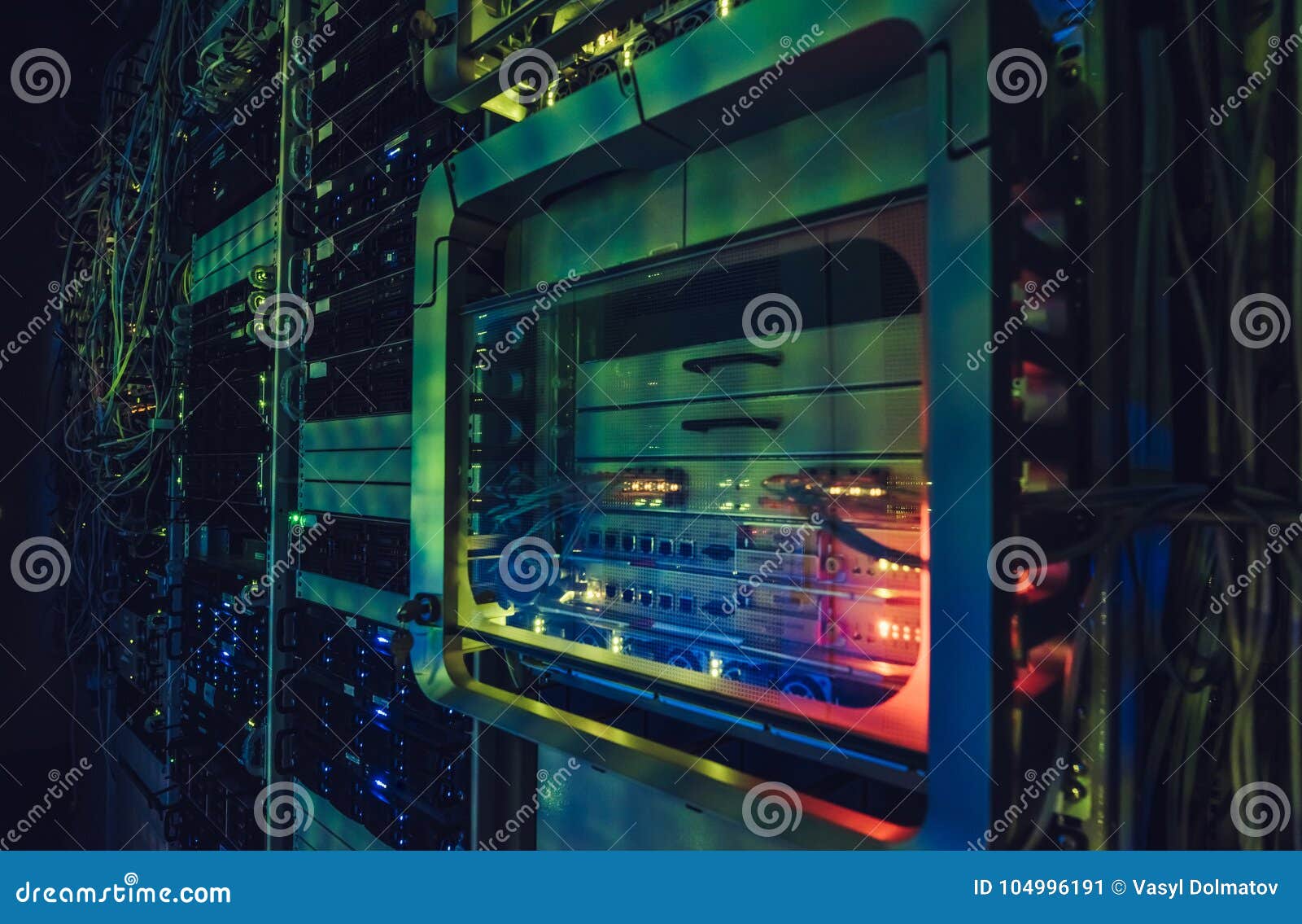 318 Data Centre Mainframe Cloud Photos - Free & Royalty-Free Stock ...