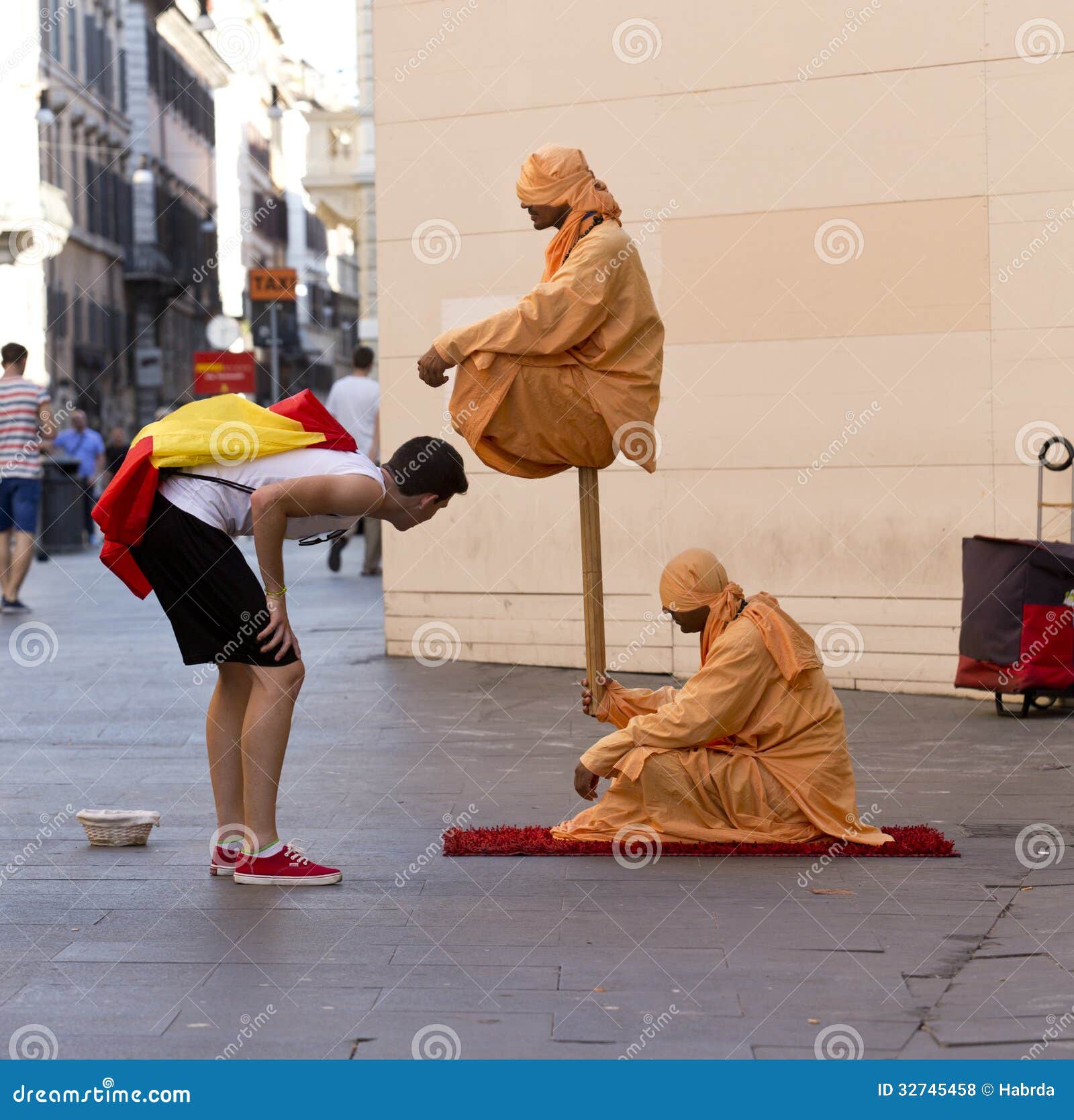 Faquir foto de stock editorial. Imagem de turismo, fascinado - 32745458