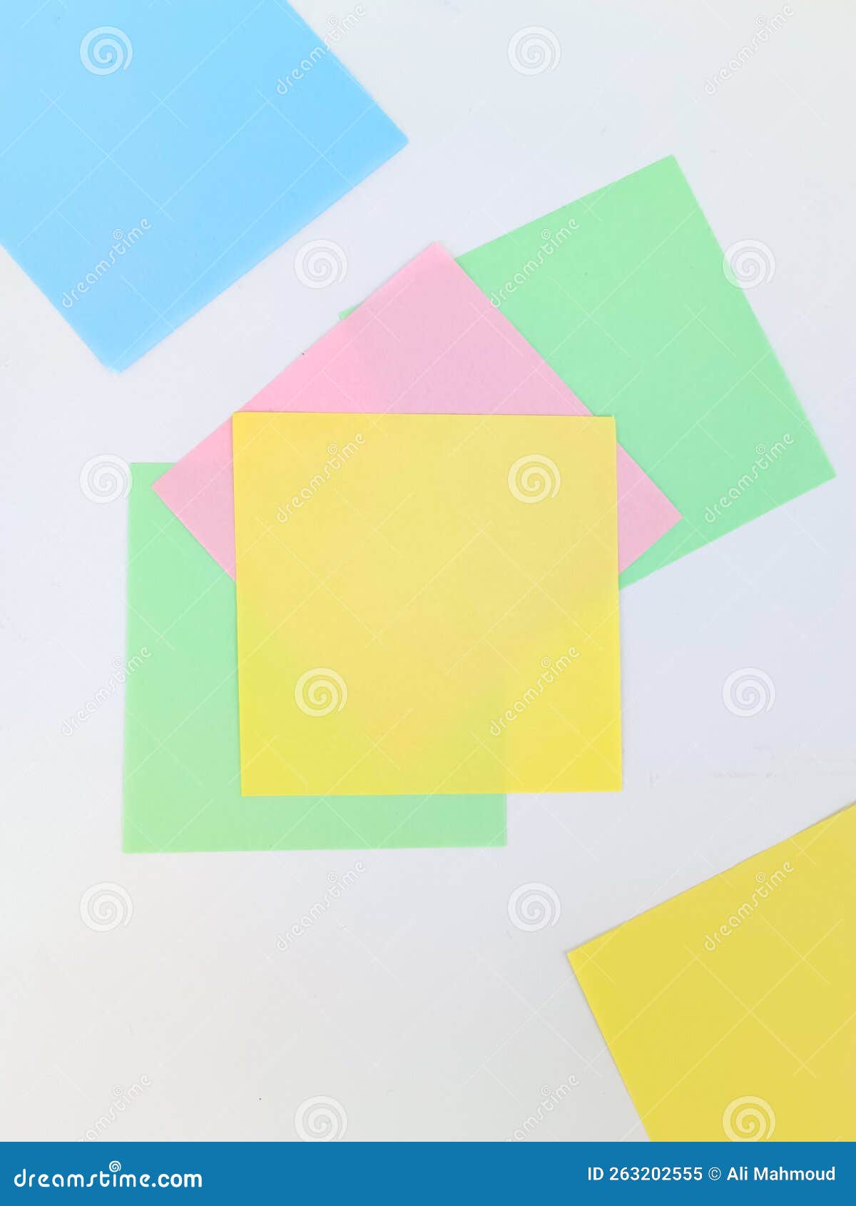 Farbenfrohe Notizen Leere Notizen Auf Weißer Tafel Oder Hintergrund ...