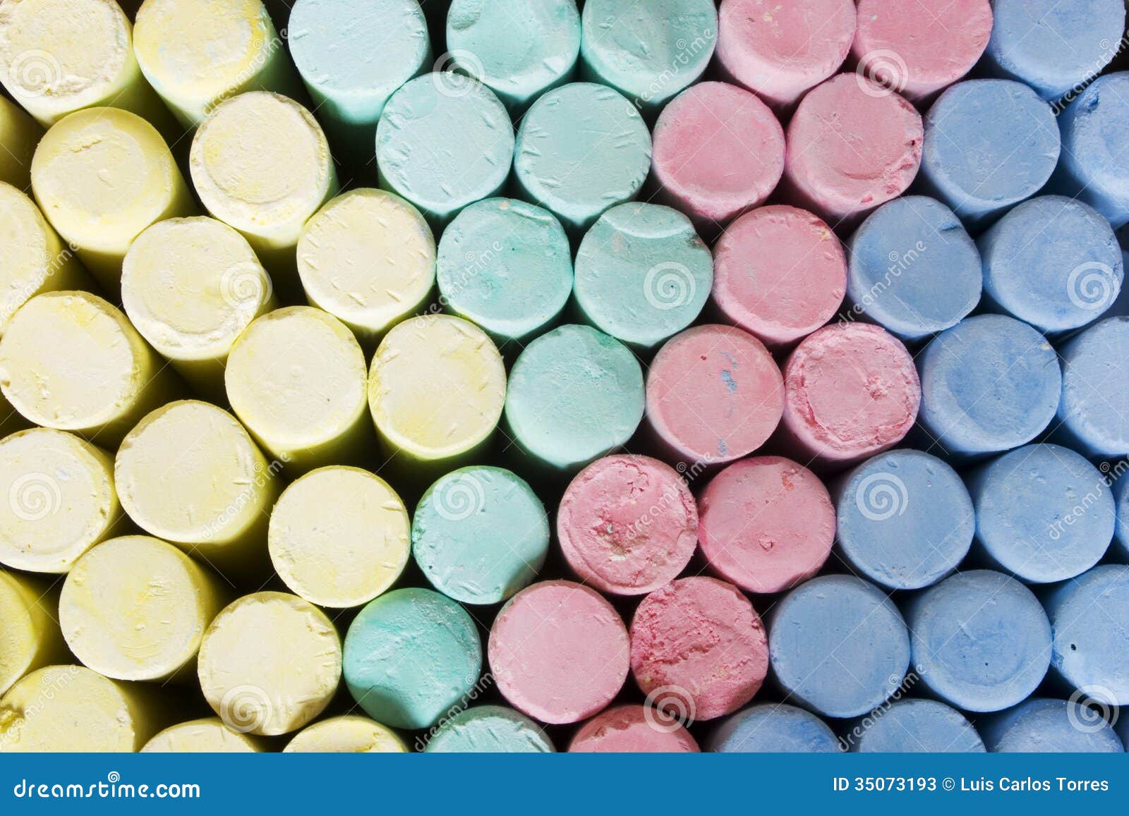 Farbige Kreiden stockbild. Bild von farbe, steuerknüppel - 35073193