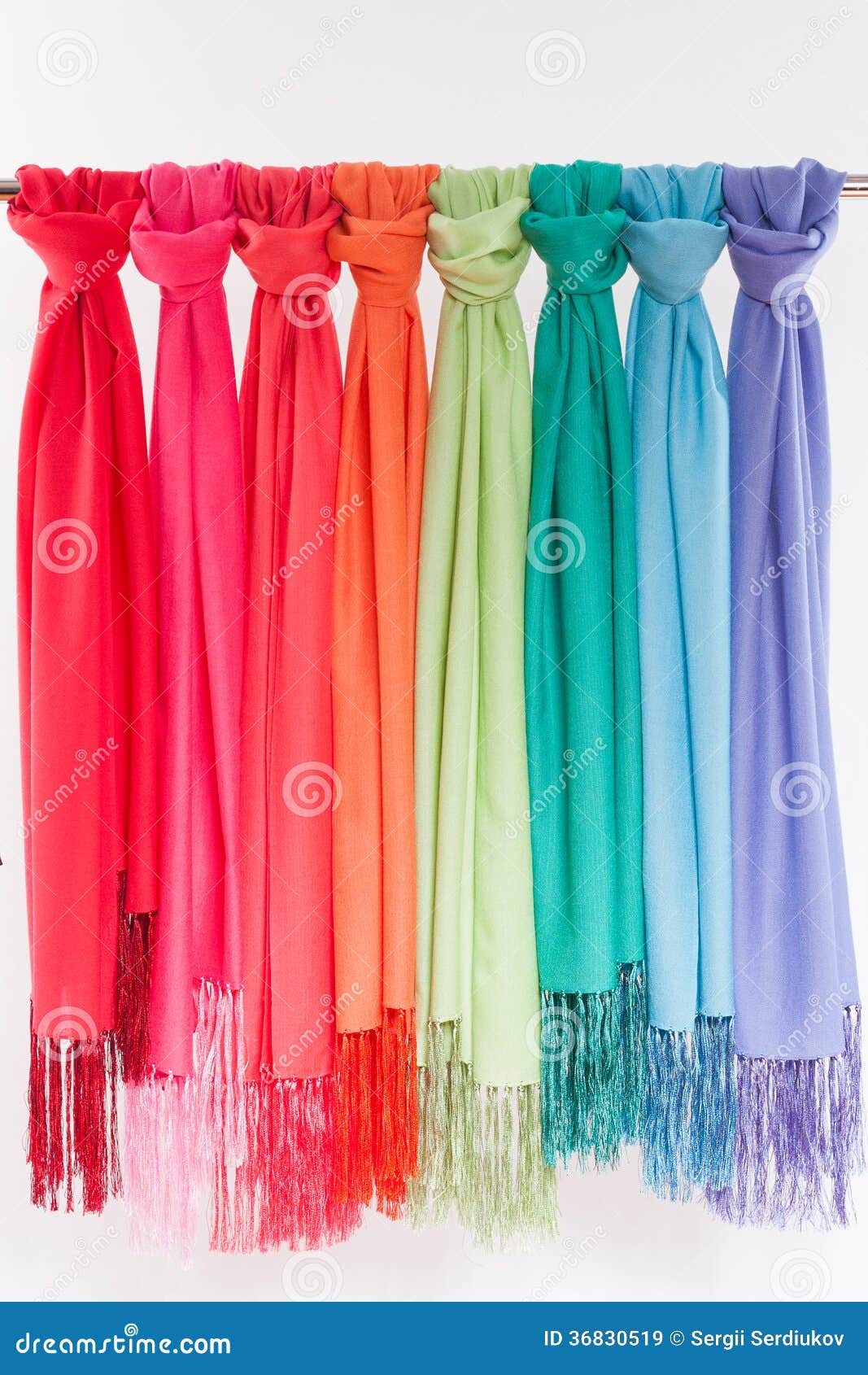 Farbige Schals stockbild. Bild von kaschmir, markt, variante - 36830519