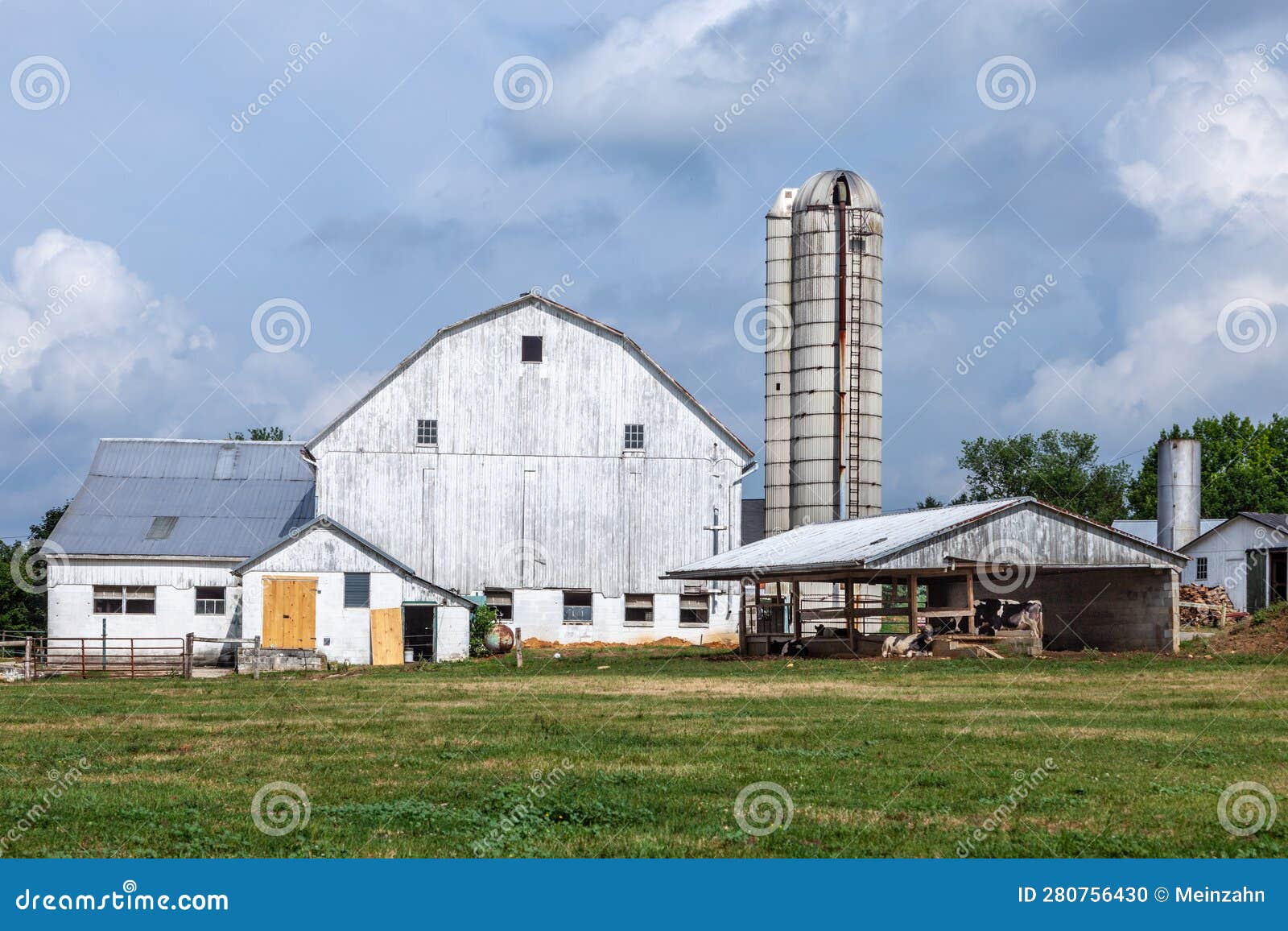 Farm House with Field and Silo Stock Photo - Image of cloud, meadow ...