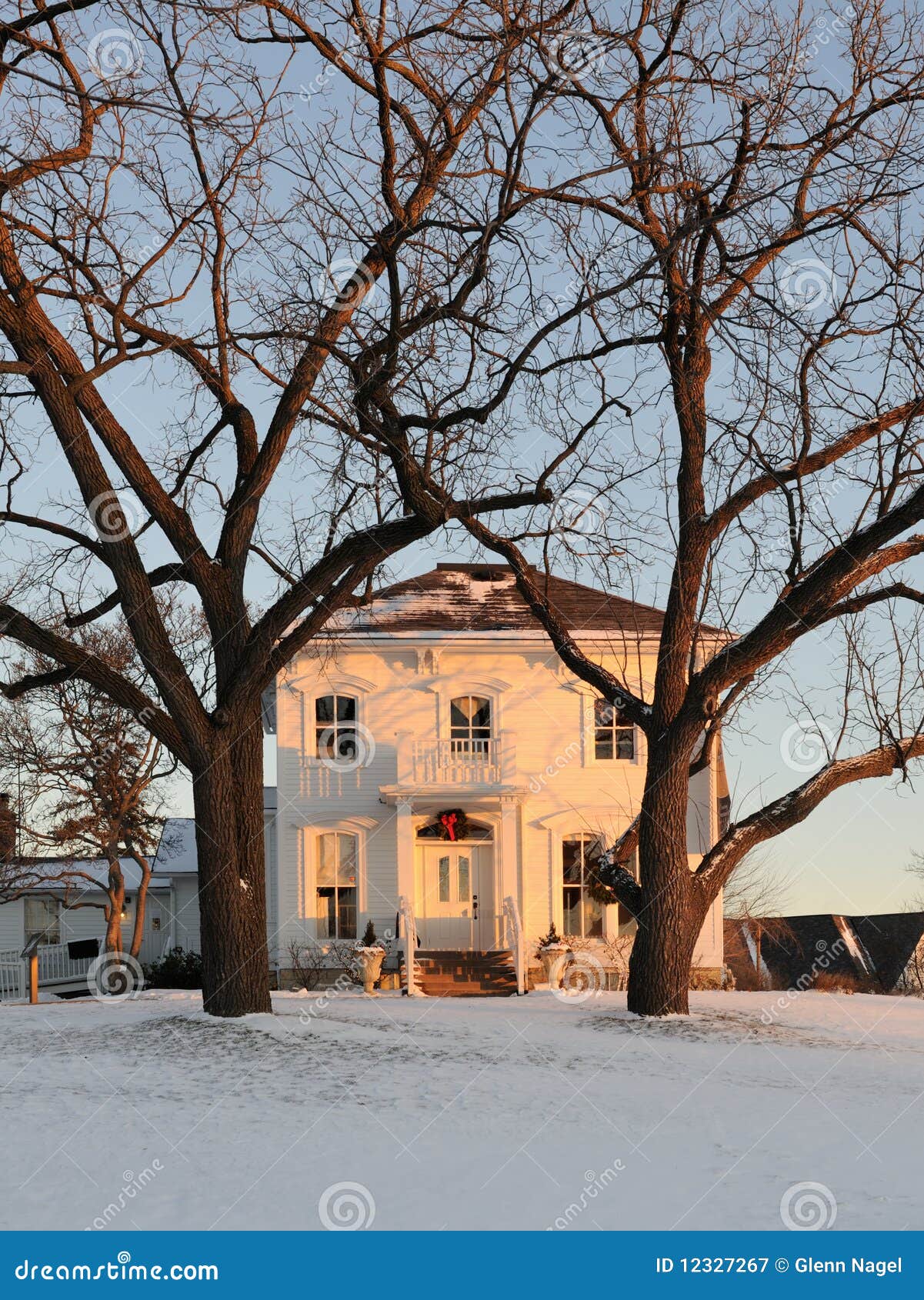 Farm House in Morning Light Stock Image - Image of bare, midwest: 12327267