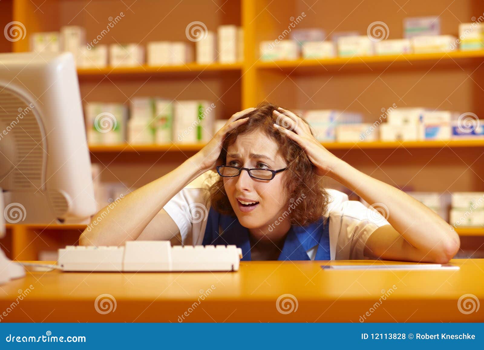 Farmacista disperato fotografia stock. Immagine di pharmaceuticals ...