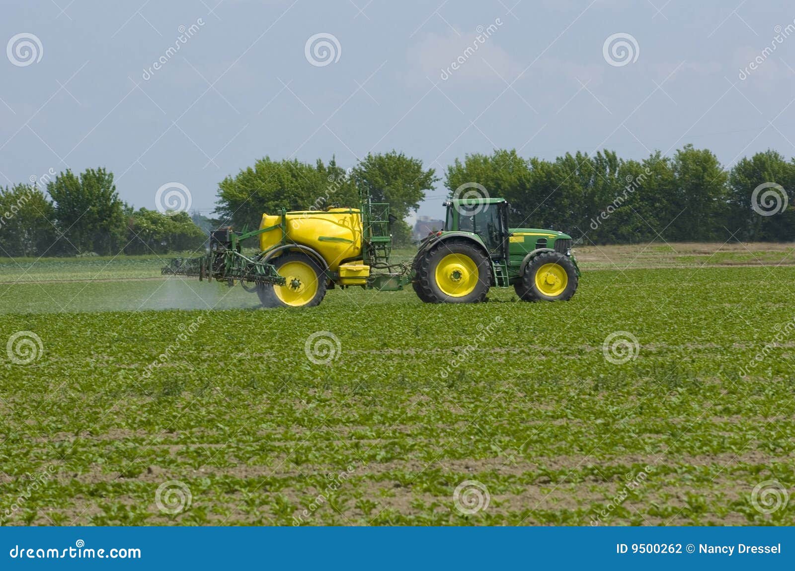Farmer fertilizing field editorial photography. Image of dirt - 9500262