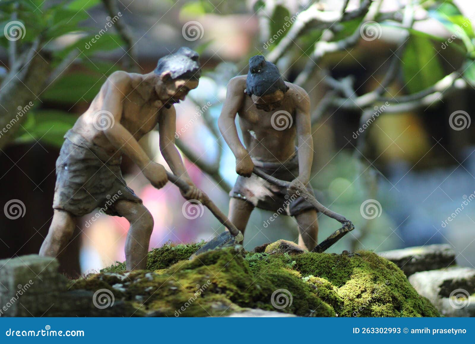 Farmer statue digging stock image. Image of primate - 263302993