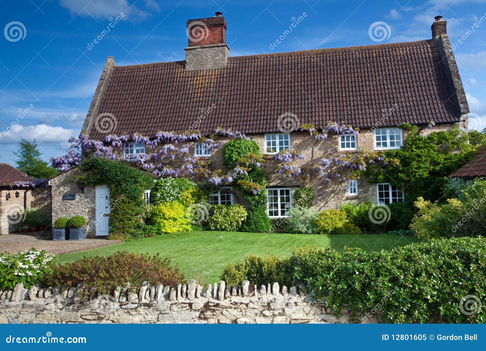Farmhouse in England stock image. Image of rural, dwelling - 12801605