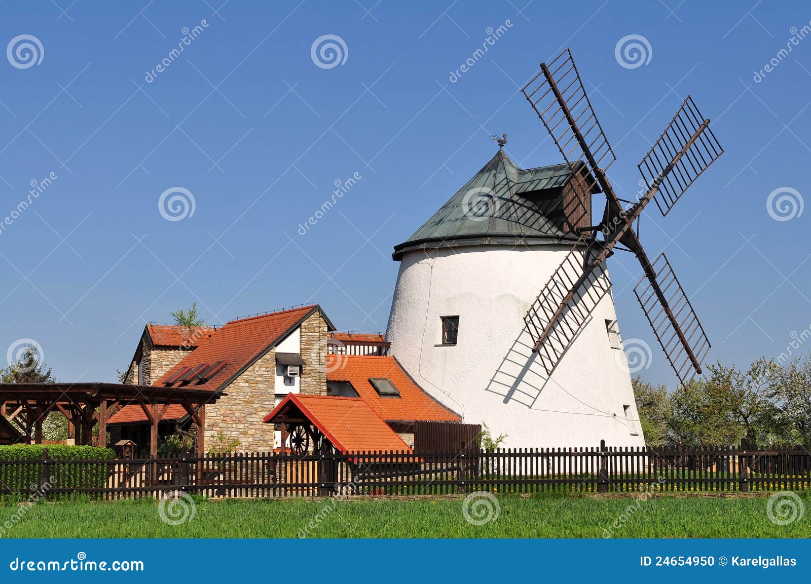 Farmhouse with Old Windmill Stock Photo - Image of farm, crusher: 24654950