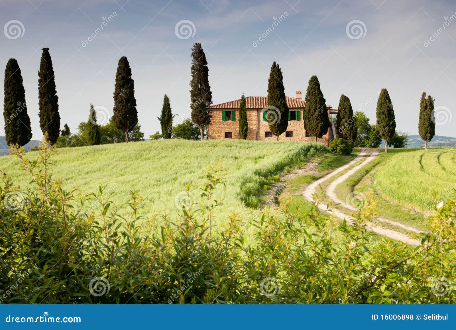 Farmhouse in Tuscany stock photo. Image of pienza, morning - 16006898