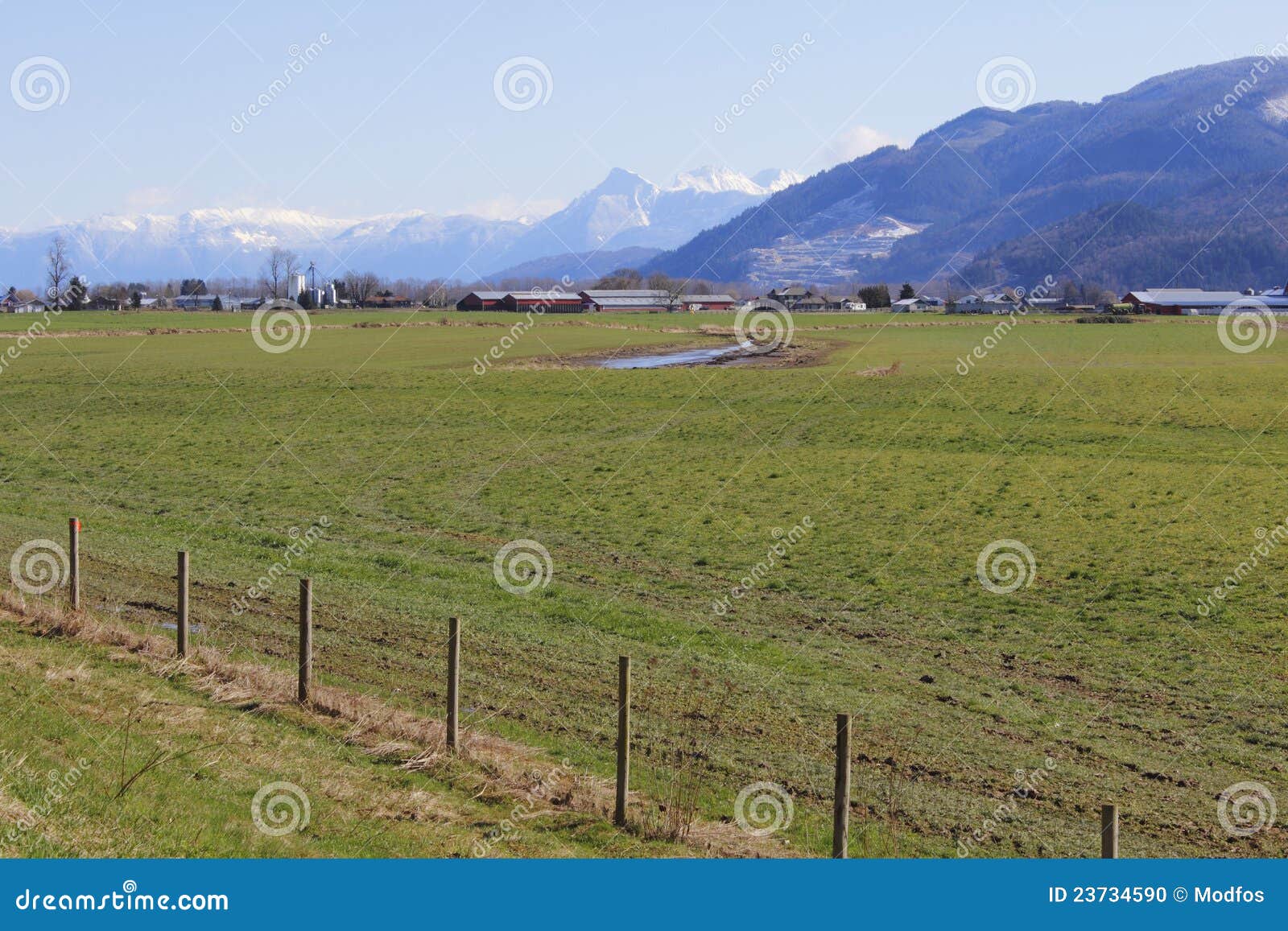 Farmland in the Fraser Valley Stock Photo - Image of fraser, mountains ...