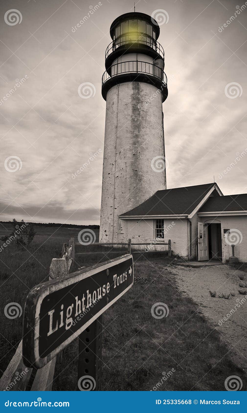 Faro foto de archivo. Imagen de resplandor, brillantez - 25335668